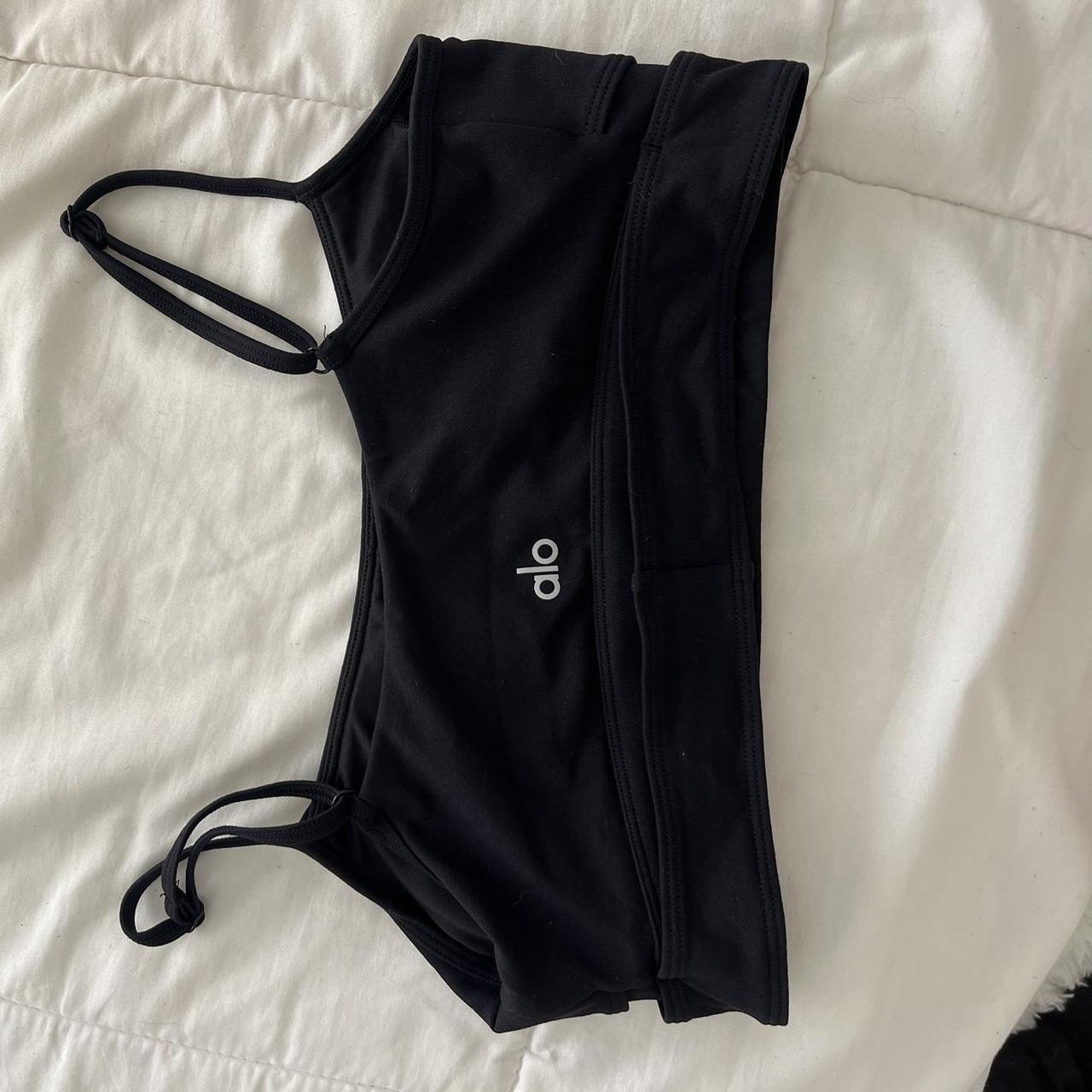 Alo cross bra & shorts set -originally paid $140+... - Depop