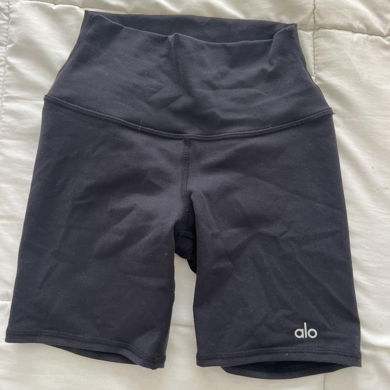 Alo cross bra & shorts set -originally paid $140+... - Depop