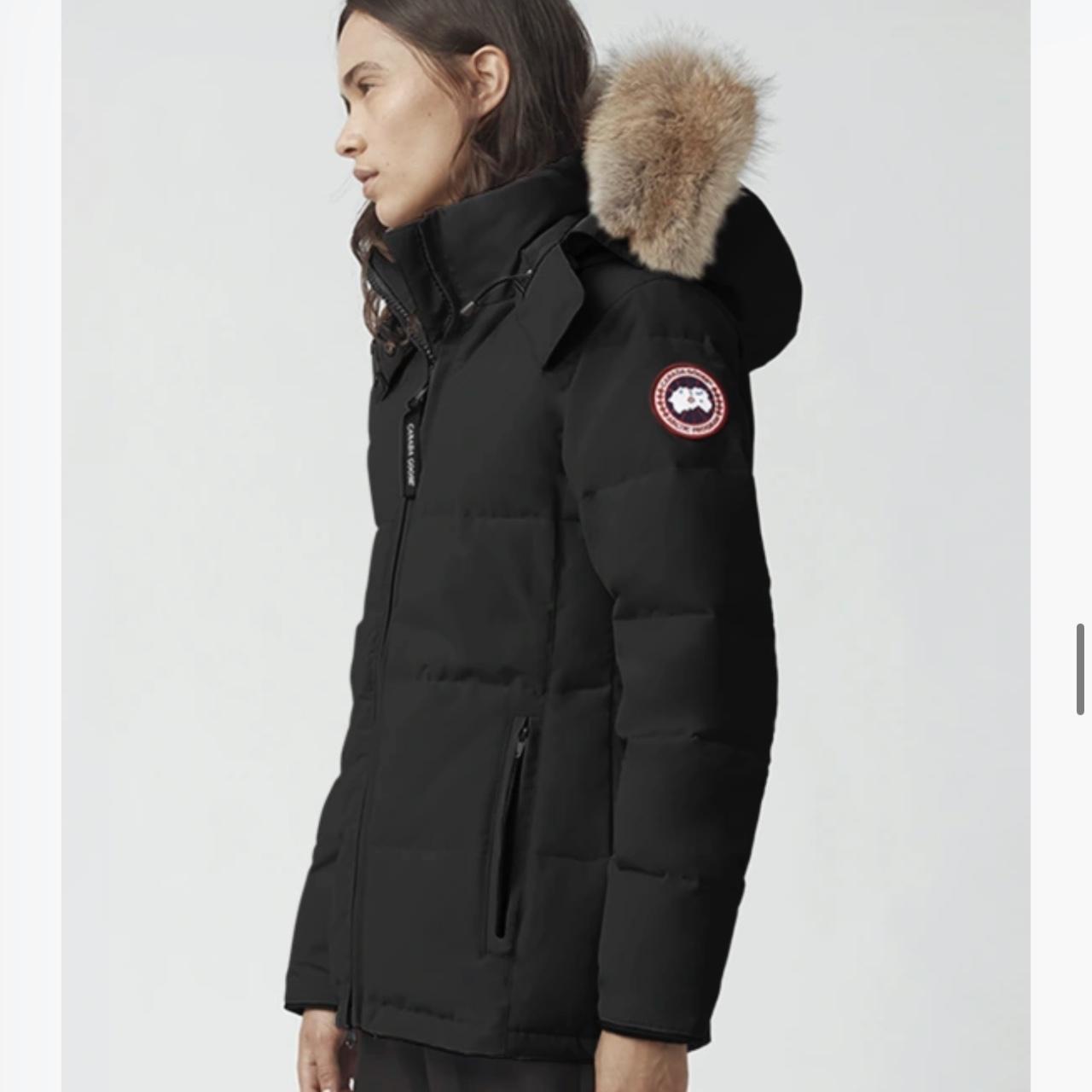 Canada Goose Women's Black Coat | Depop
