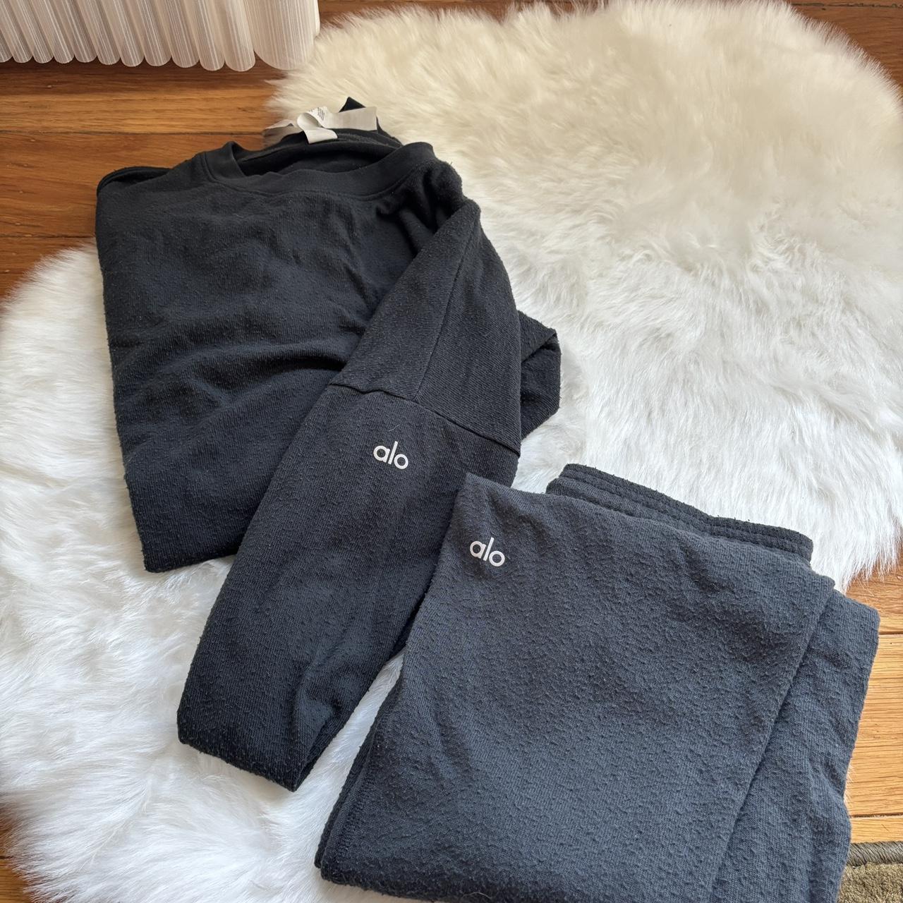 Alo Yoga grey sweat set comfy XXS bottom and small... | Depop