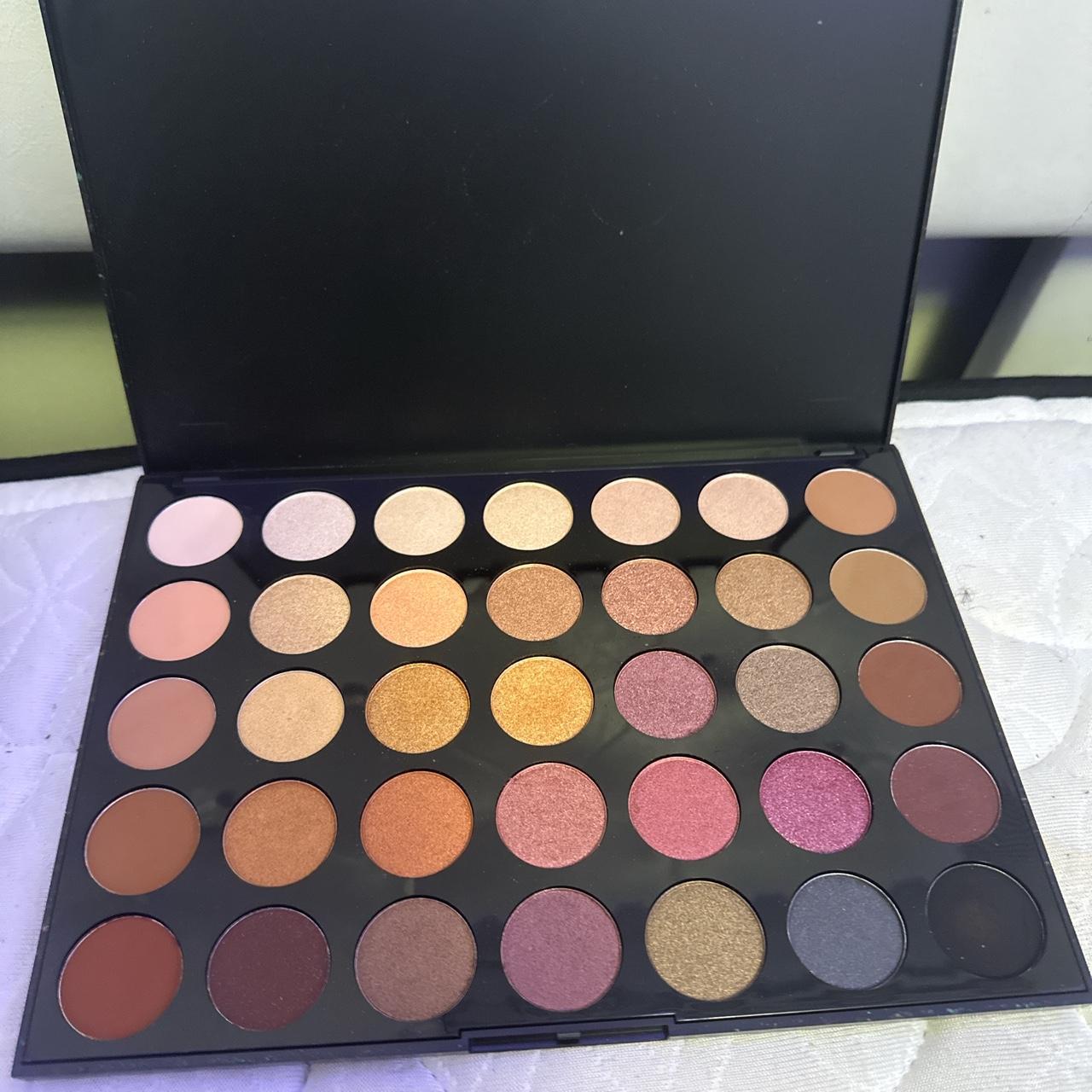 35f morphe eyeshadow - Depop