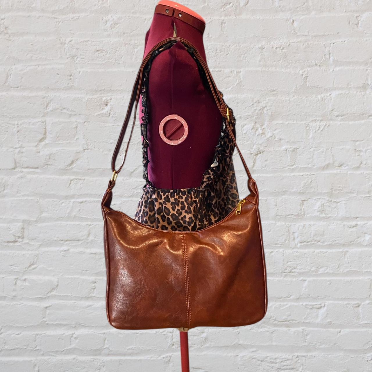 Retro brown slouch bag 🤎 Brown leather look vintage... | Depop