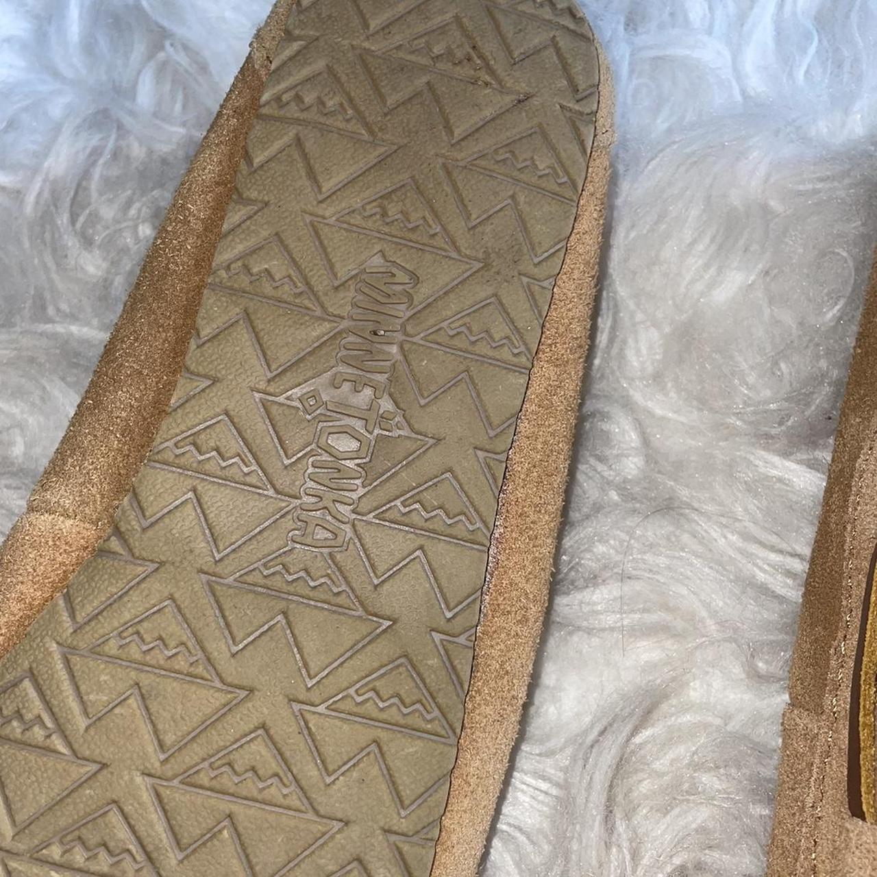 size 8 Minnetonka slippers!! ₊ ‧₊˚౨ৎ˚₊ ‧₊ only wore... - Depop