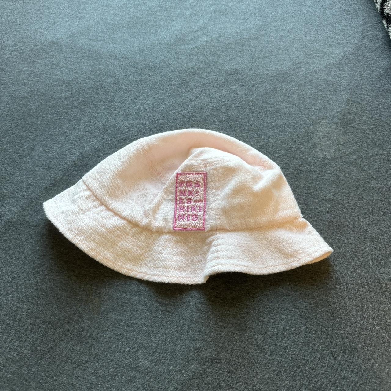 Pink and white bucket hat - Depop