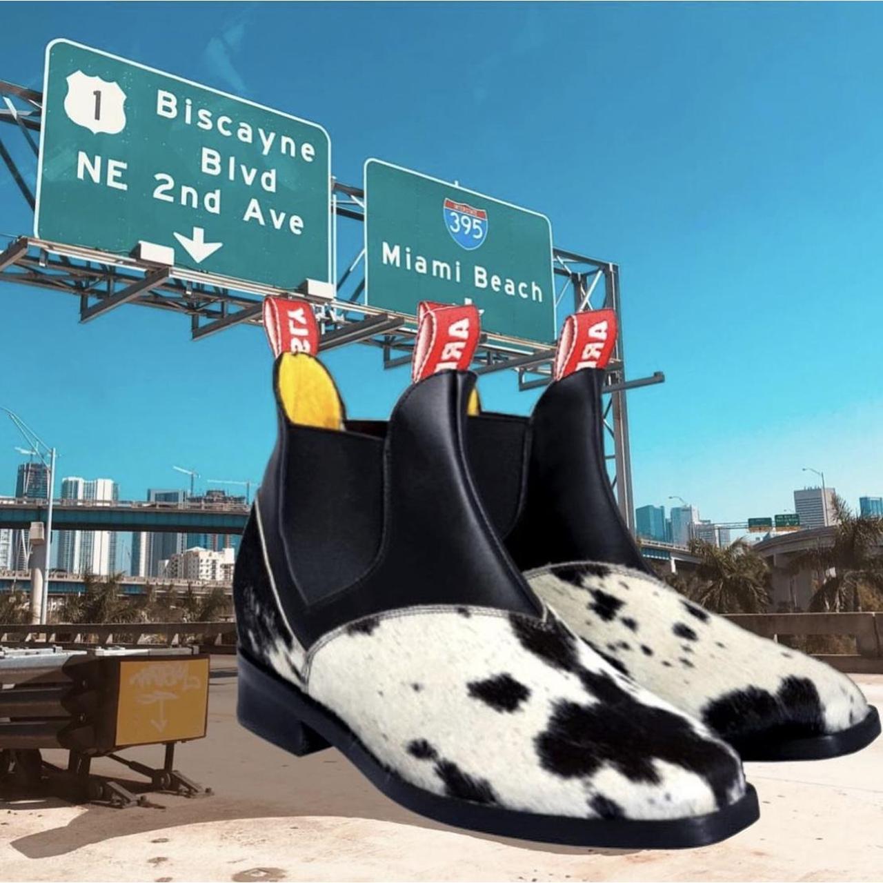 Leather cow print chelsea Boots, size uk7 ♻️UNIQUE... - Depop