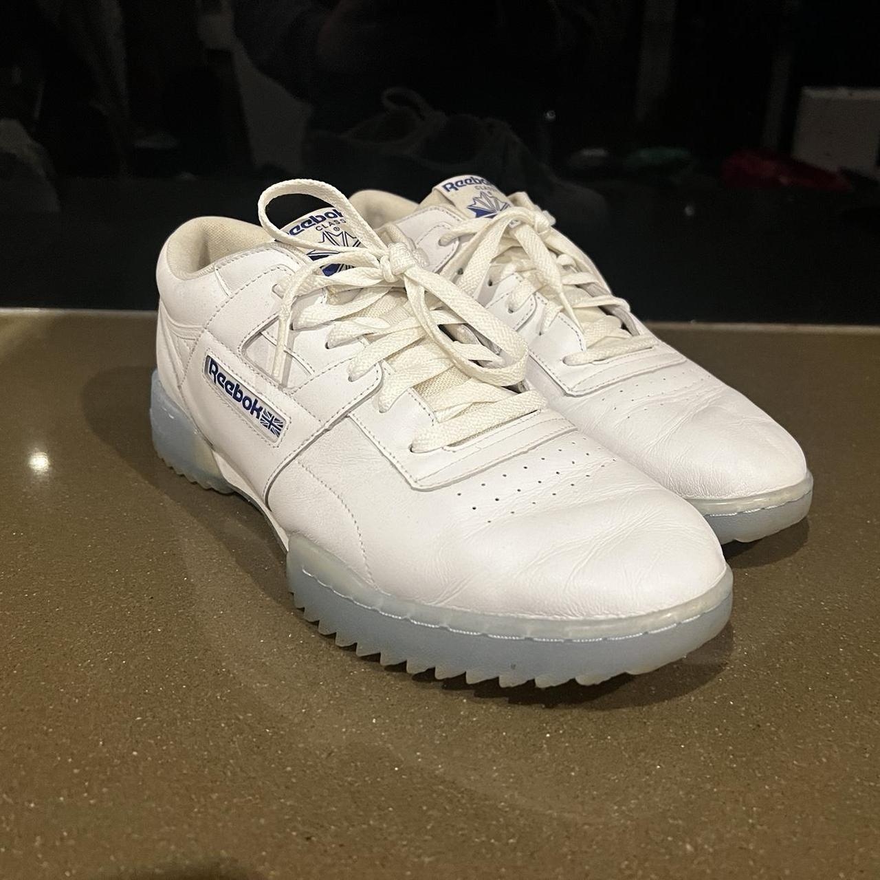 Super comfy shoes! A little ware but still look good - Depop