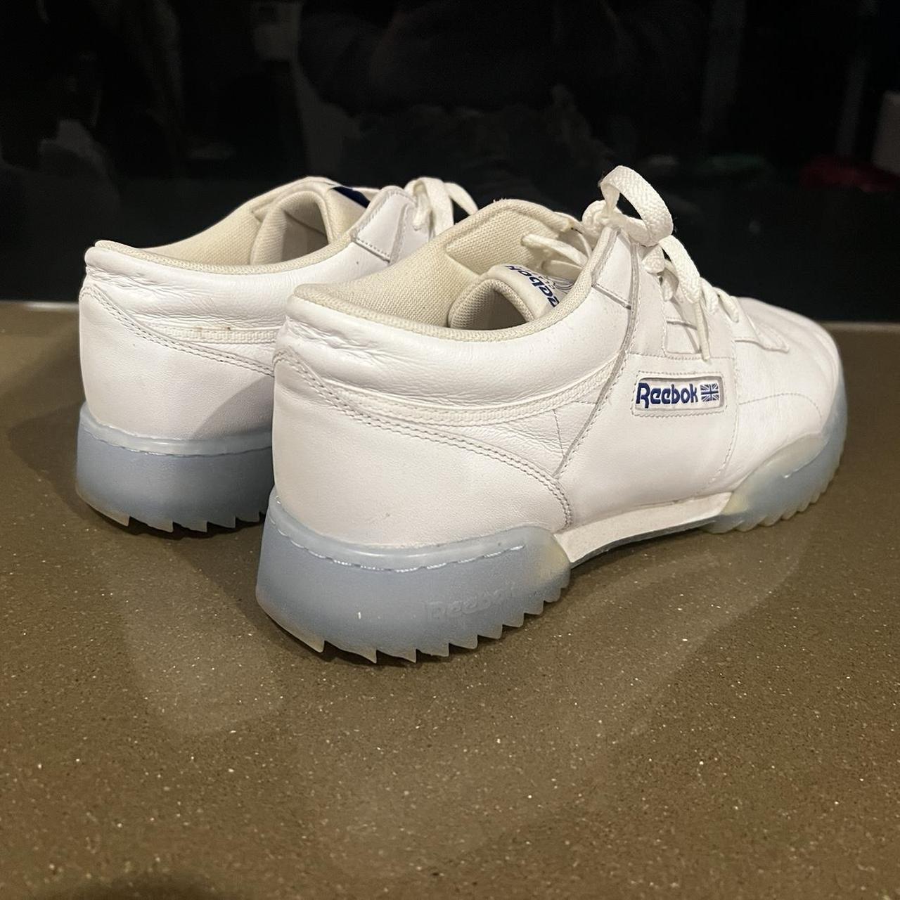 Super comfy shoes! A little ware but still look good - Depop