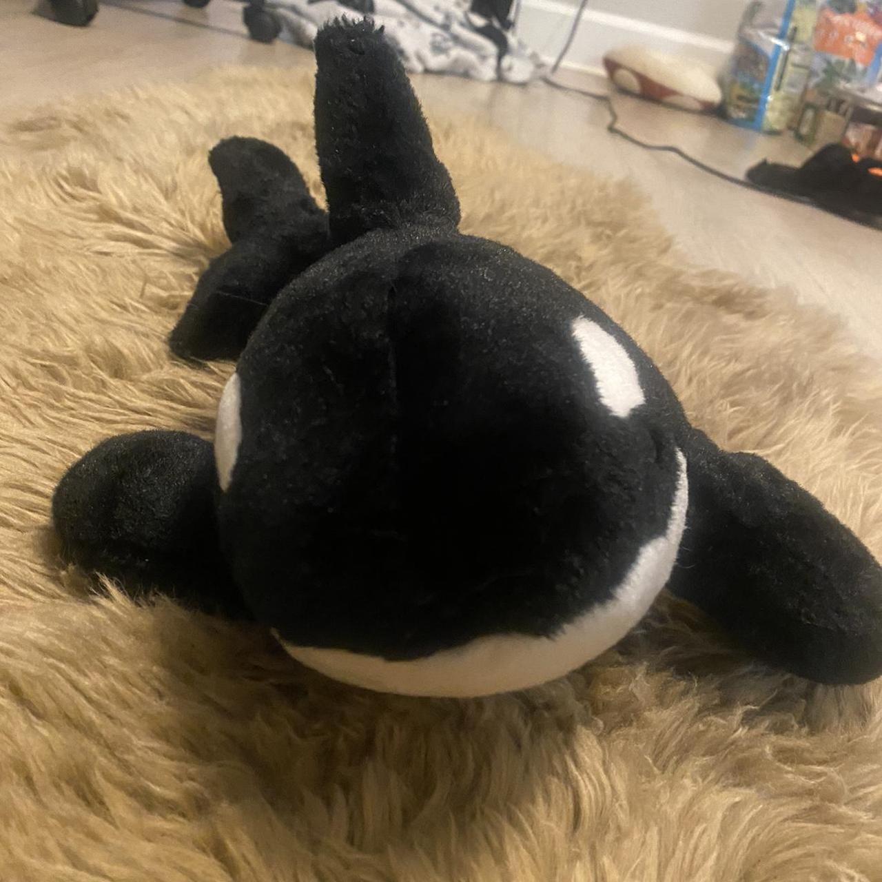 Seaworld Shamu Plush 𝐈𝐓𝐄𝐌 𝐃𝐄𝐒𝐂𝐑𝐈𝐏𝐓𝐈𝐎𝐍: Adorable... | Depop