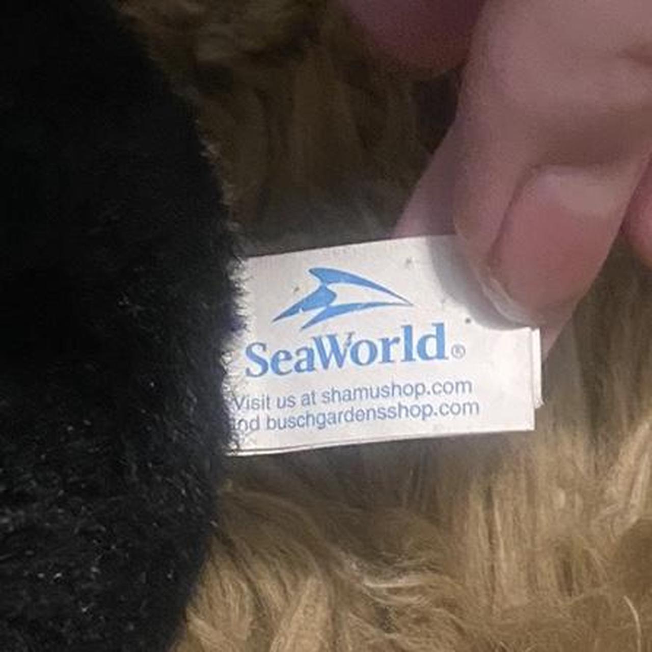 Seaworld Shamu Plush 𝐈𝐓𝐄𝐌 𝐃𝐄𝐒𝐂𝐑𝐈𝐏𝐓𝐈𝐎𝐍: Adorable... | Depop