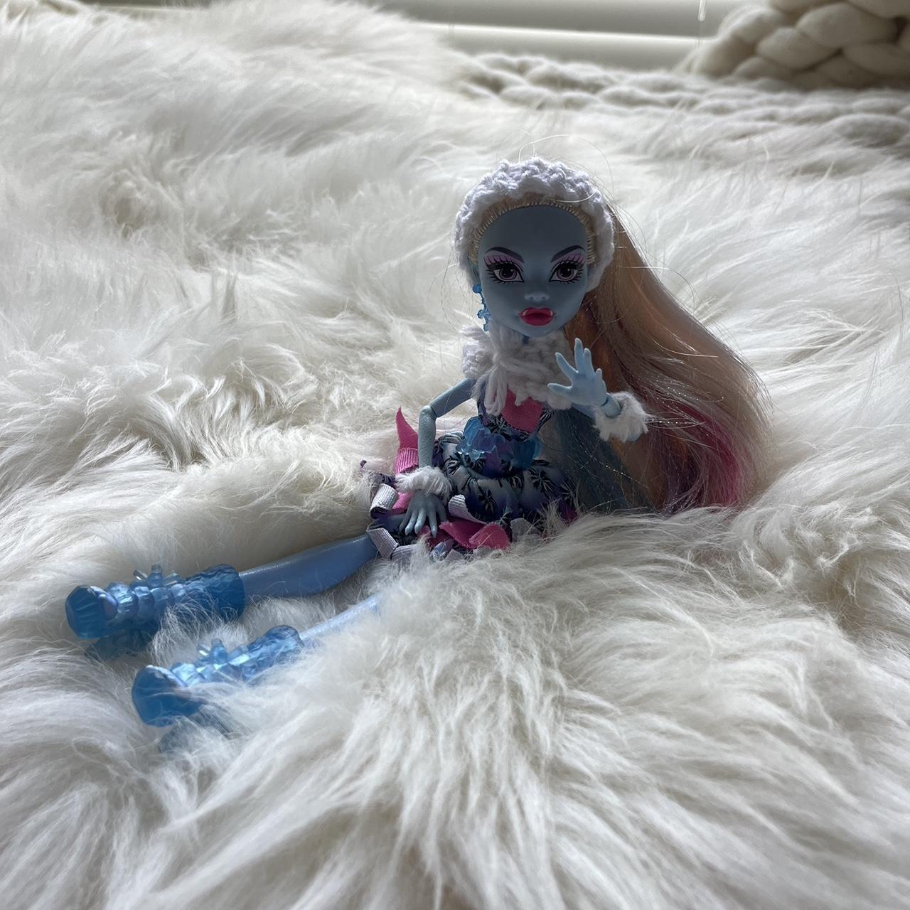 MONSTER HIGH FIRST GEN ABBY BOMINABLE DOLL Neck is... - Depop