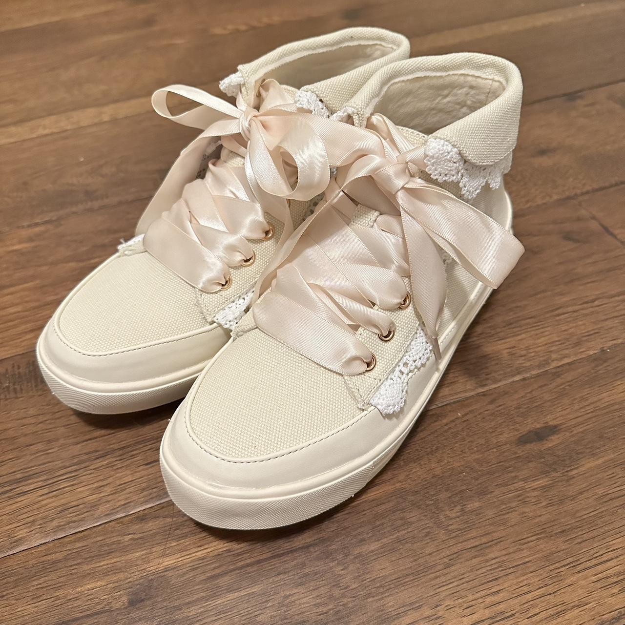 Women's Cream Trainers | Depop