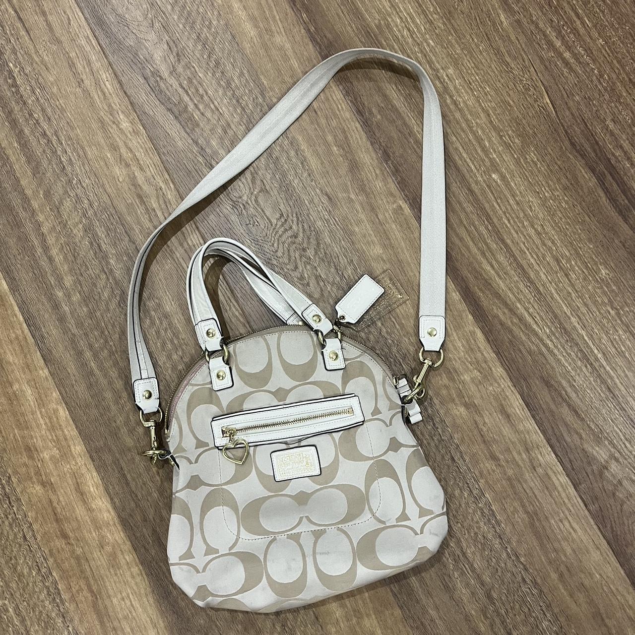 Super cute Coach bag Some wear to the bag, please... - Depop