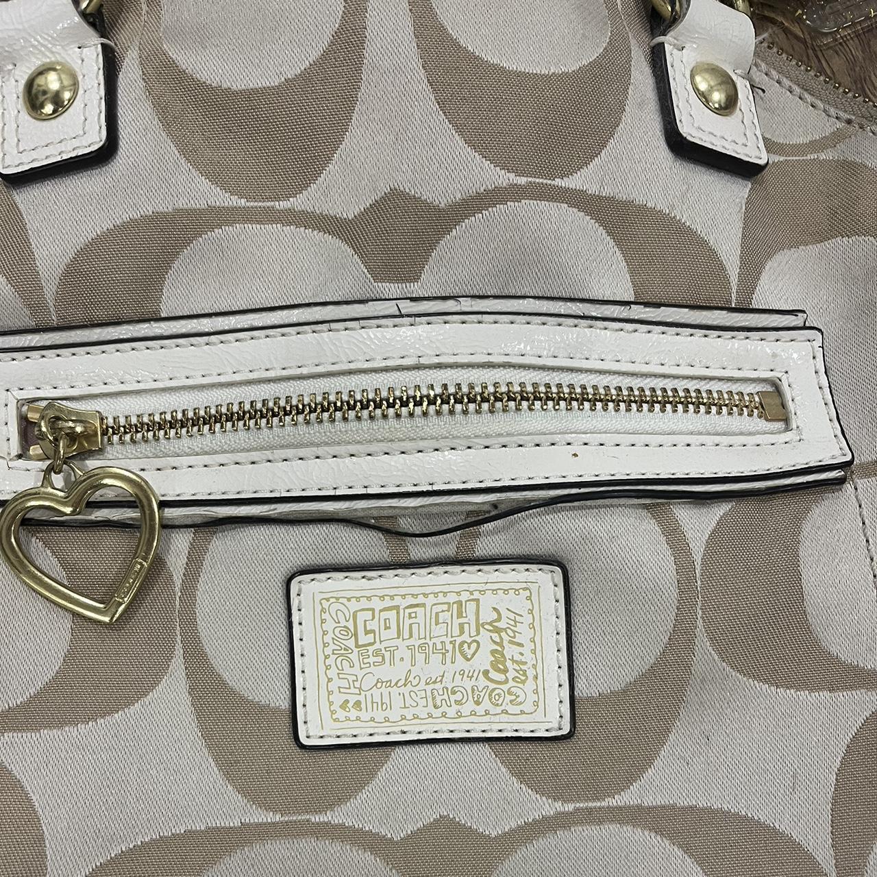 Super cute Coach bag Some wear to the bag, please... - Depop