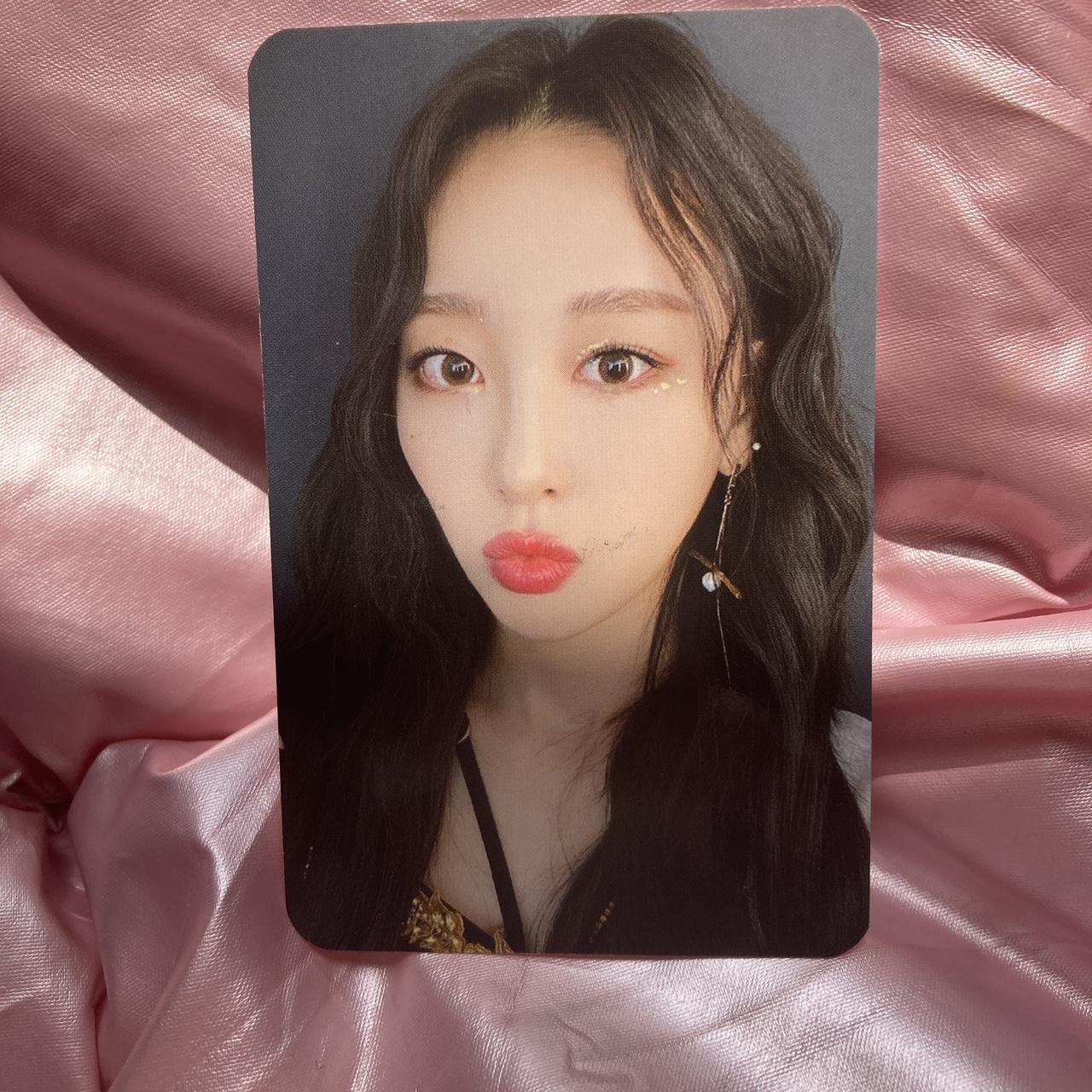 loona yves # photocard in good condition - Depop