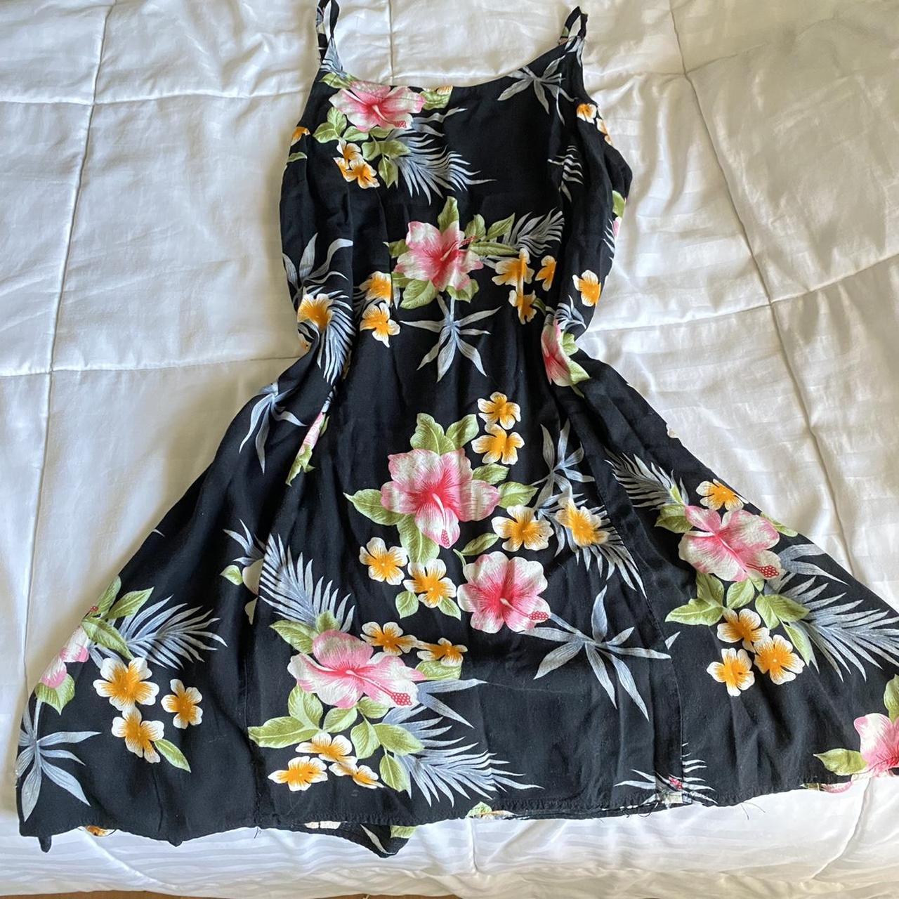 Floral Hawaiian Dress 🌺 -super cute, lightweight... - Depop