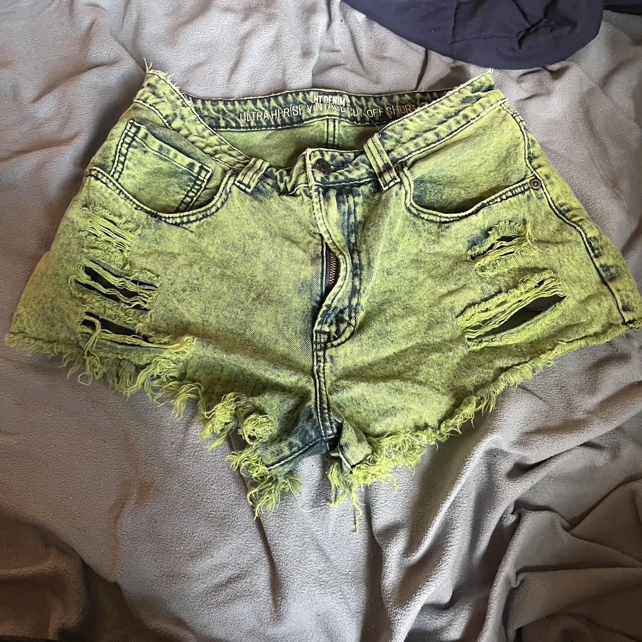 Hot Topic Women's Green and Black Shorts | Depop