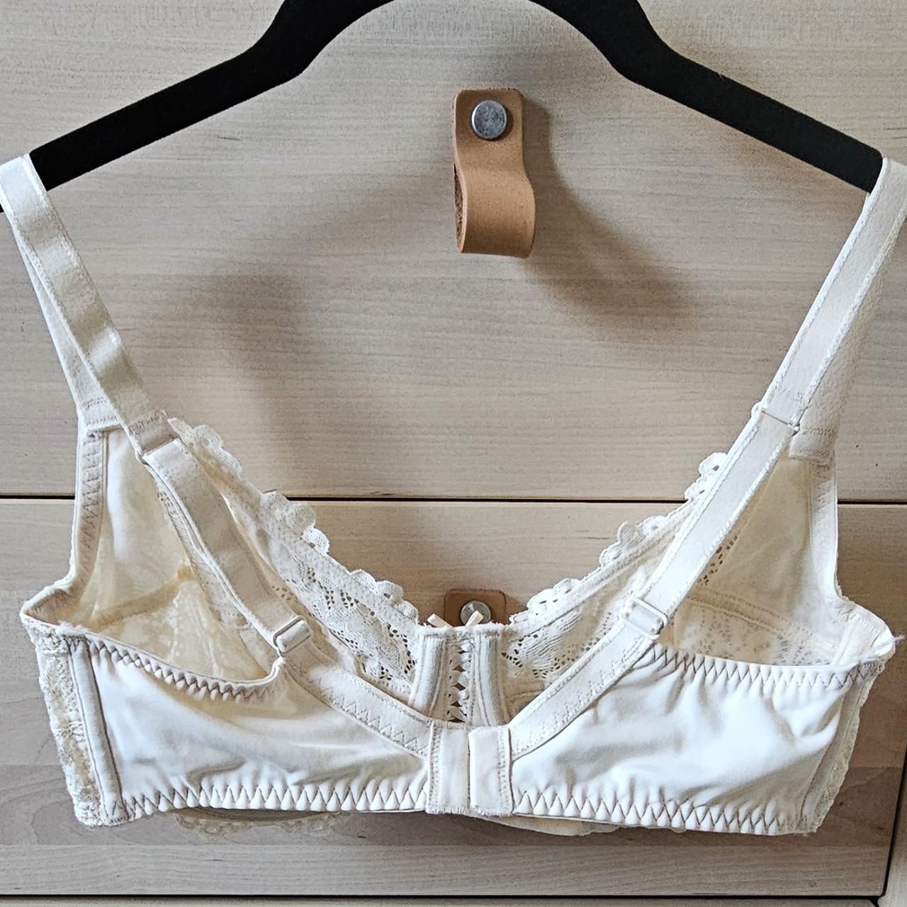 Cream/nude bra Non padded soft cup full... - Depop