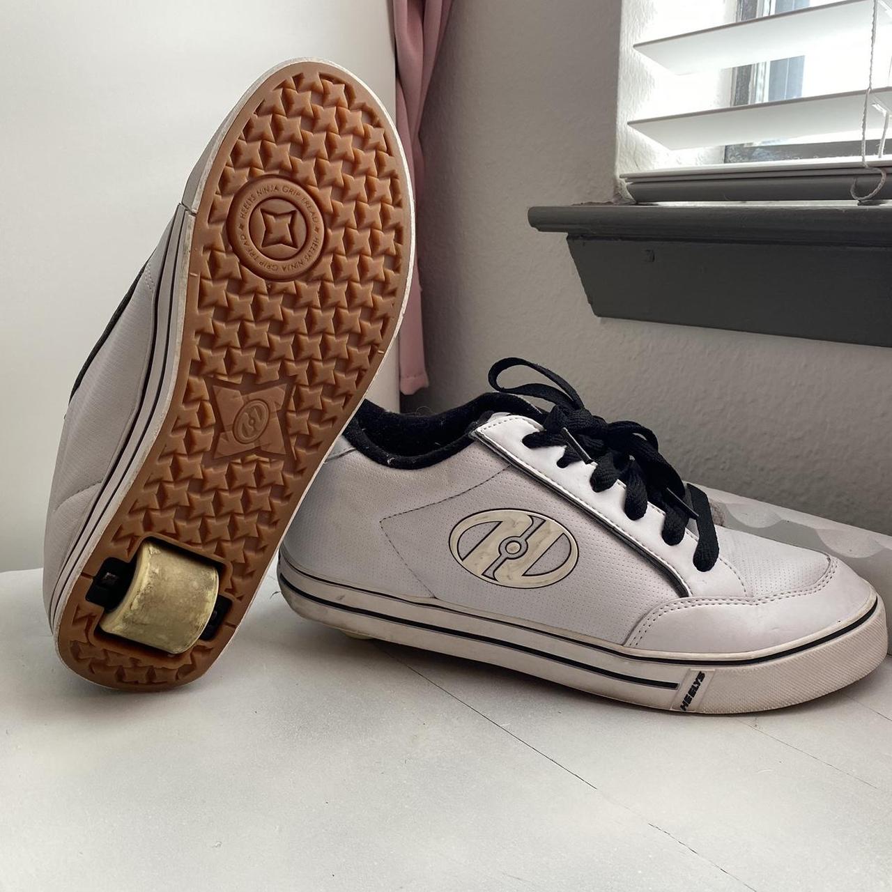 Heelys Men's White and Black Trainers | Depop
