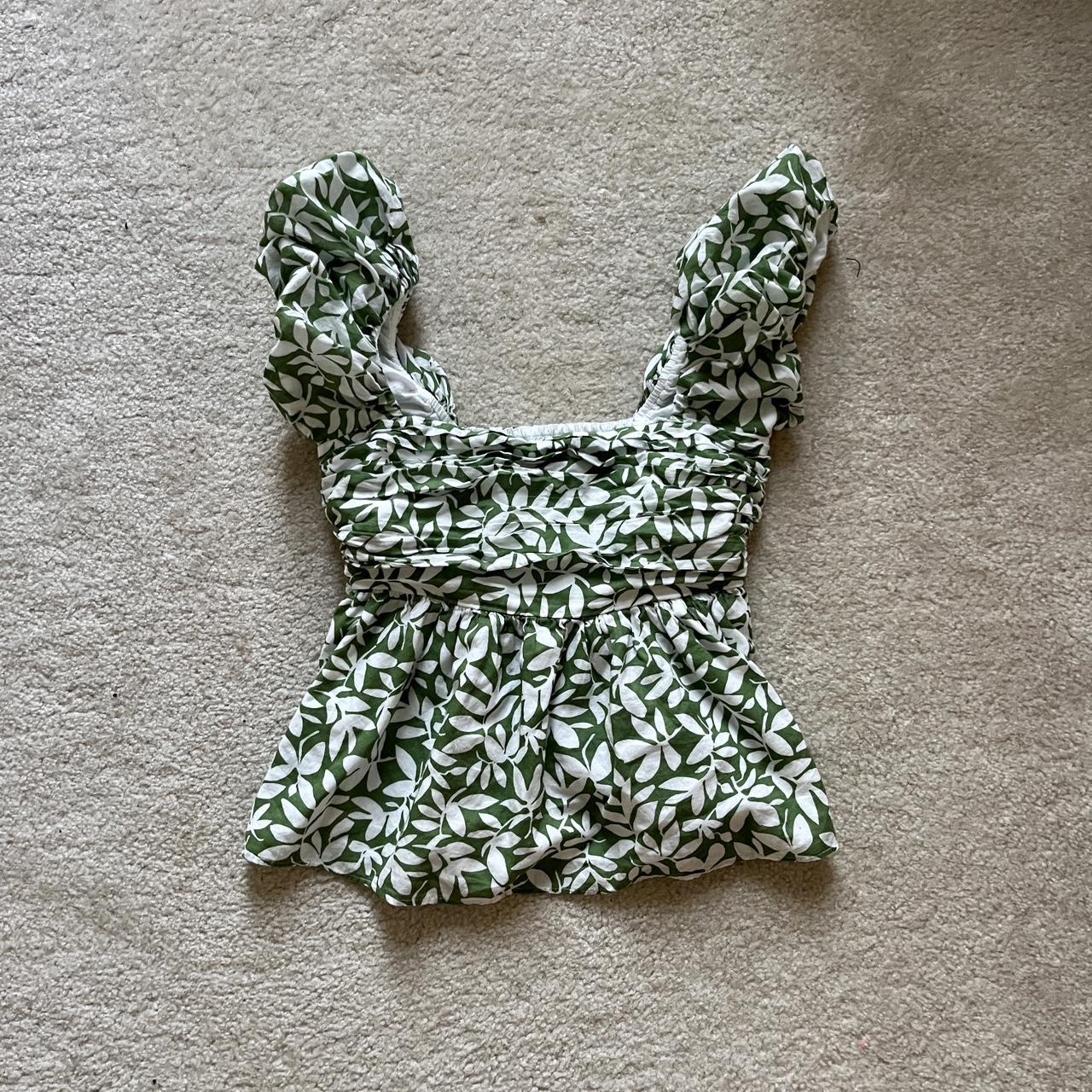 Abercrombie drama puff sleeve pleated top in green... - Depop