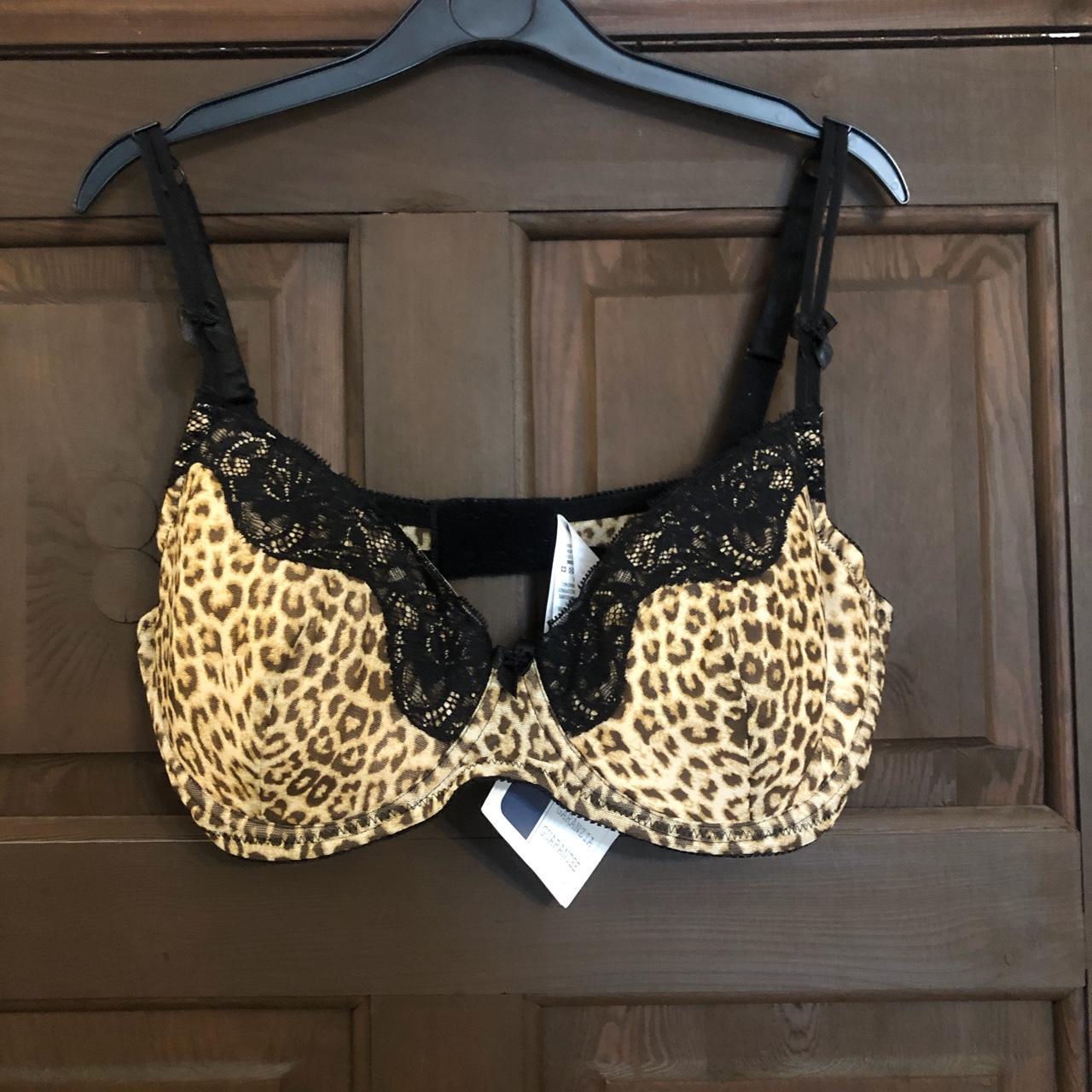 Leopard print bra 40d, new with tags - Depop