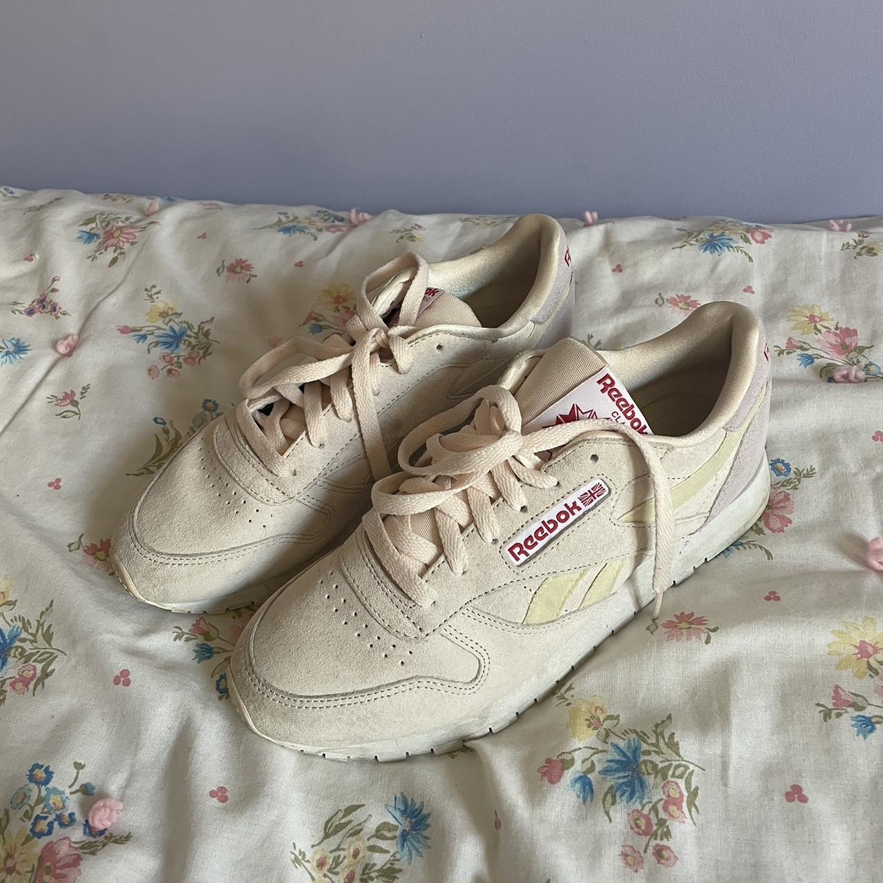 Reebok Women's Cream Trainers | Depop