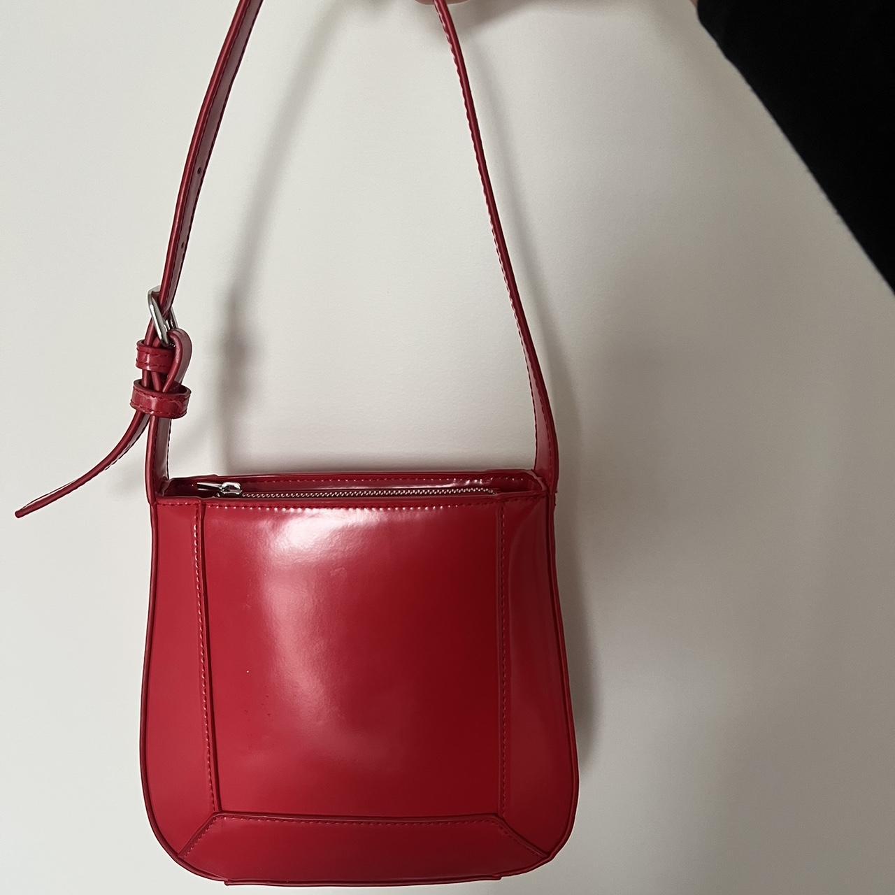 Classy red shoulder bag Adjustable length - Depop
