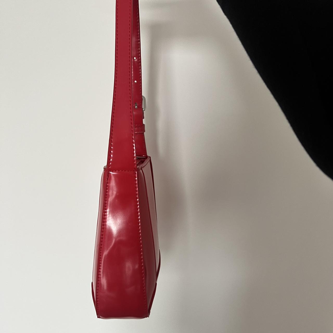 Classy red shoulder bag Adjustable length - Depop