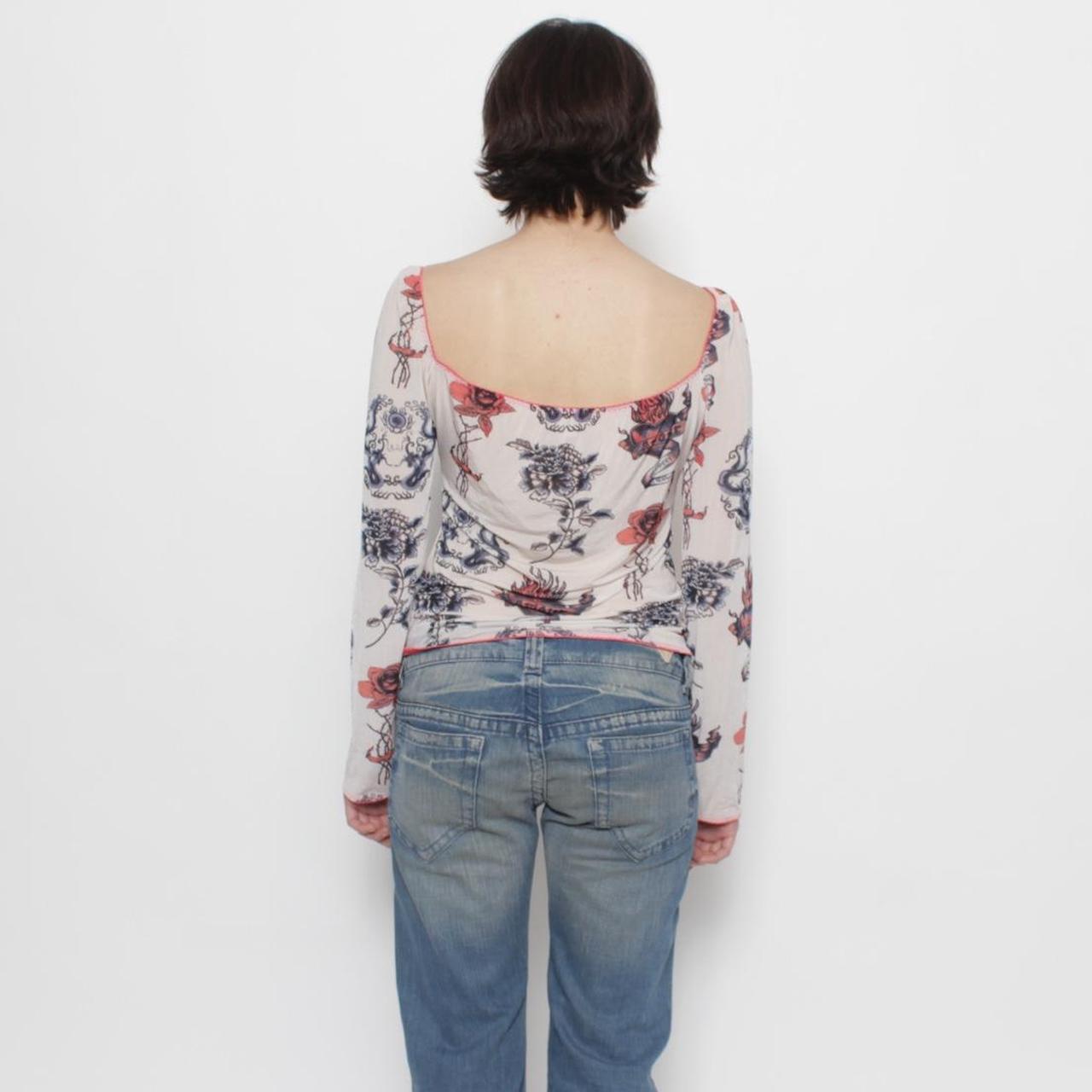 Y2K 2000’S TATTOO ROSE THORN BARBED WIRE PRINT... | Depop