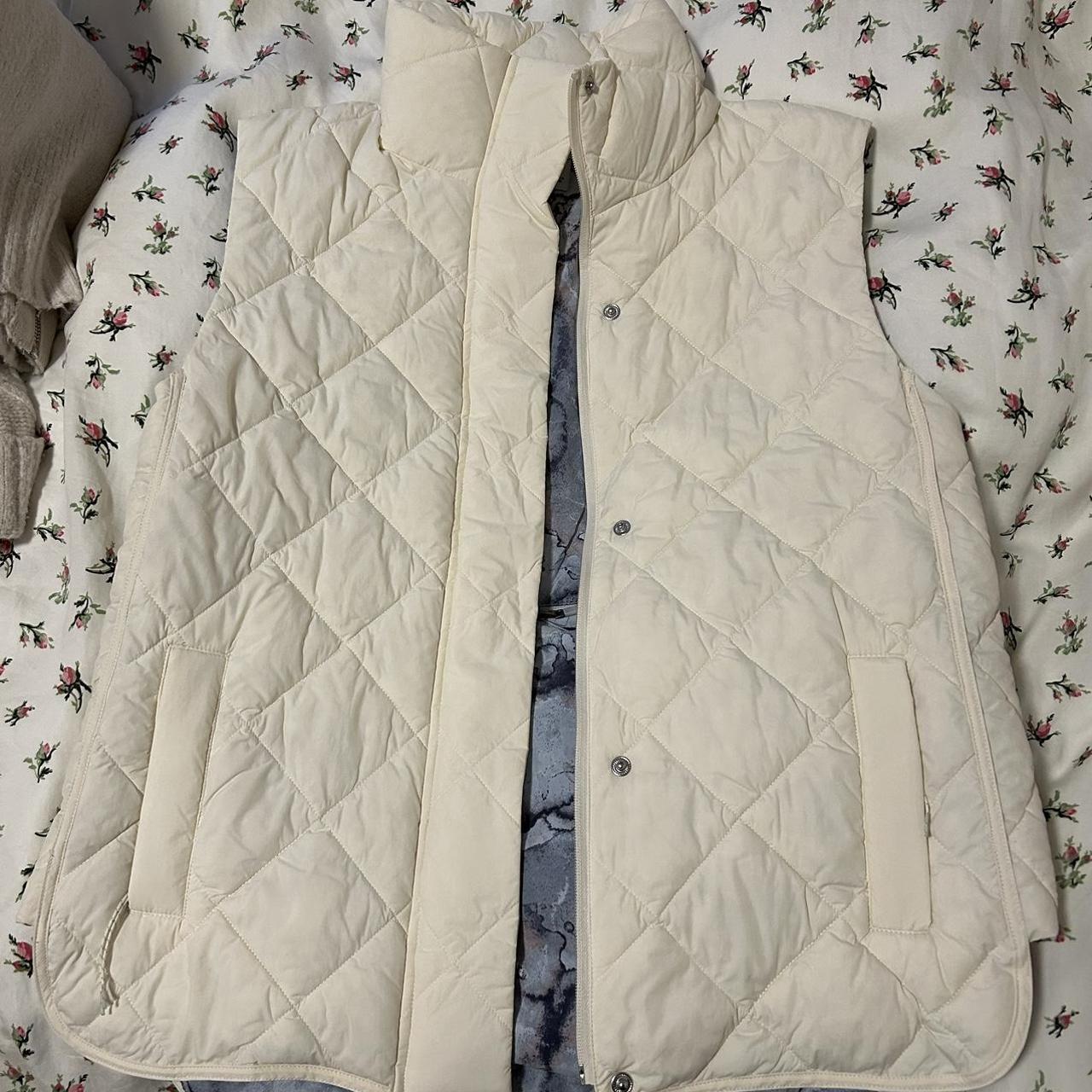 white quilted flx vest size medium. can invert and... - Depop