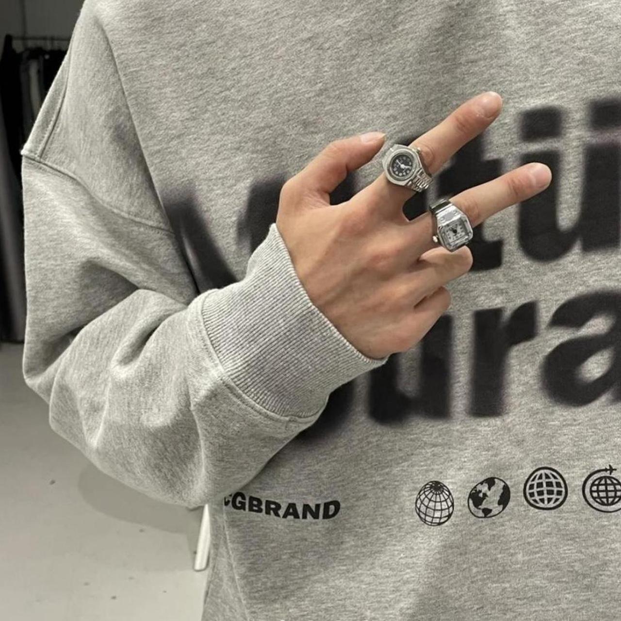 working clock rings one size fits all fully... - Depop