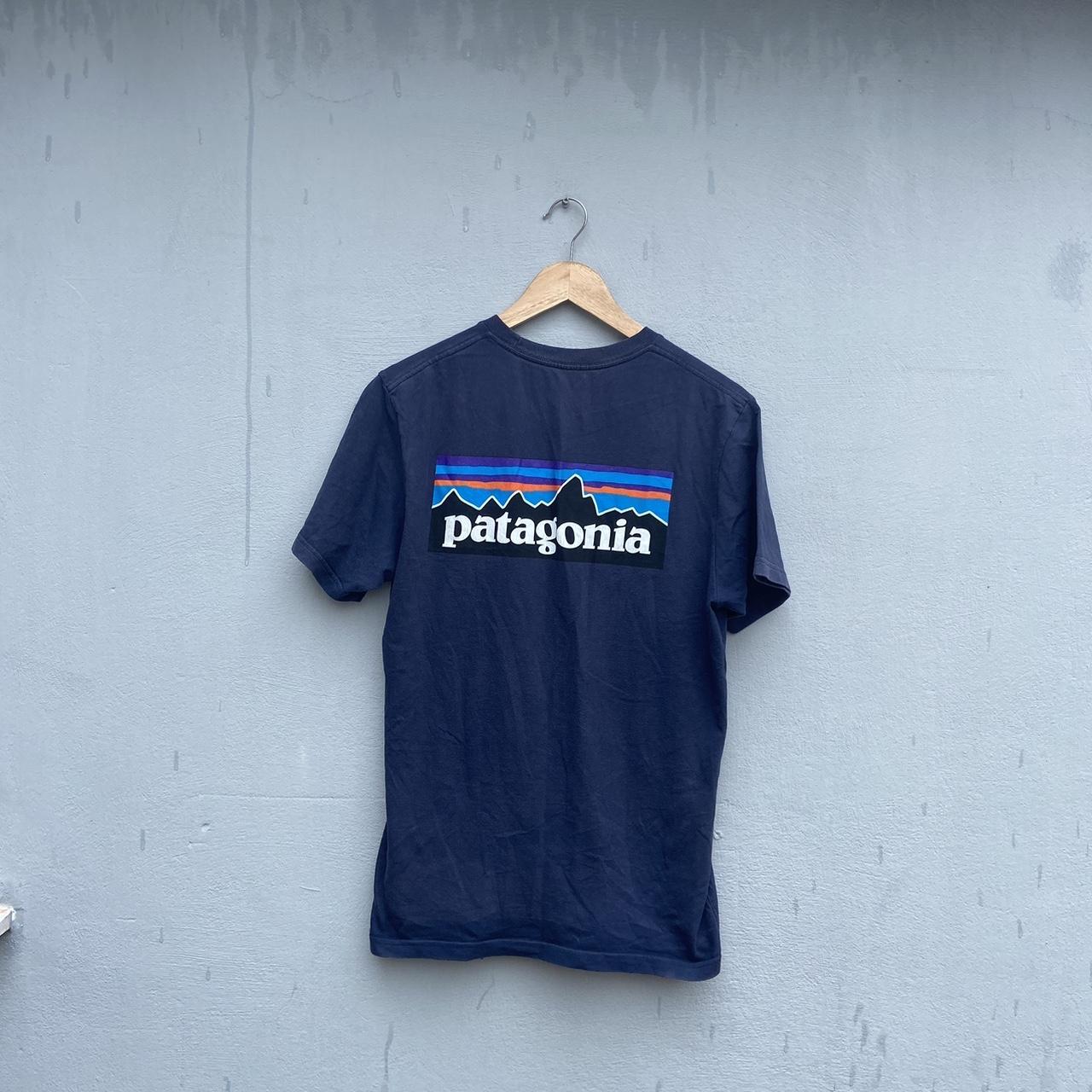 VINTAGE RETRO PATAGONIA GRAPHIC TEE IN NAVY WITH... - Depop