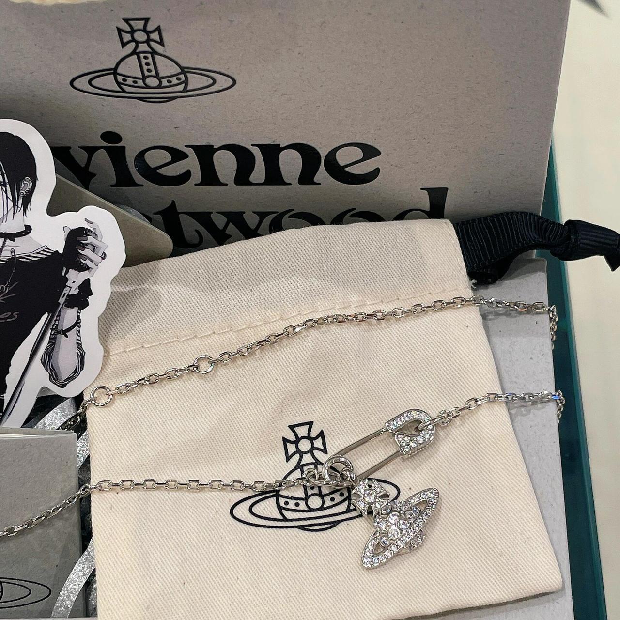 Saturn pin silver chain necklace | Depop