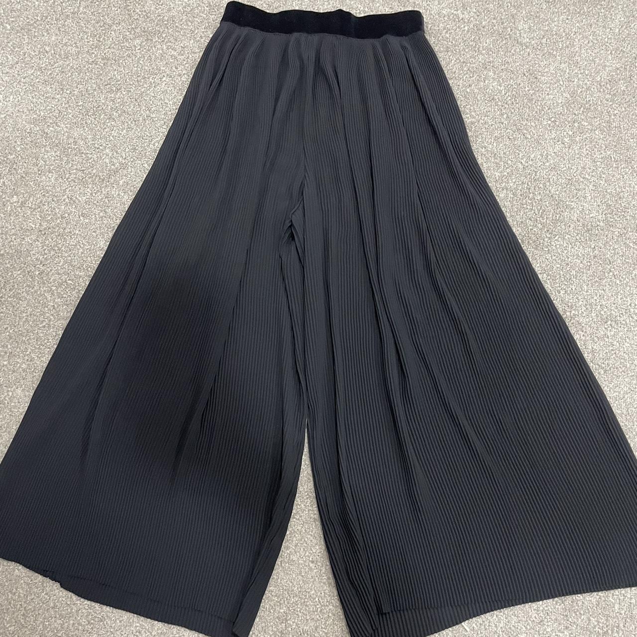 Zara black high waisted pleated culotte with velvet... - Depop
