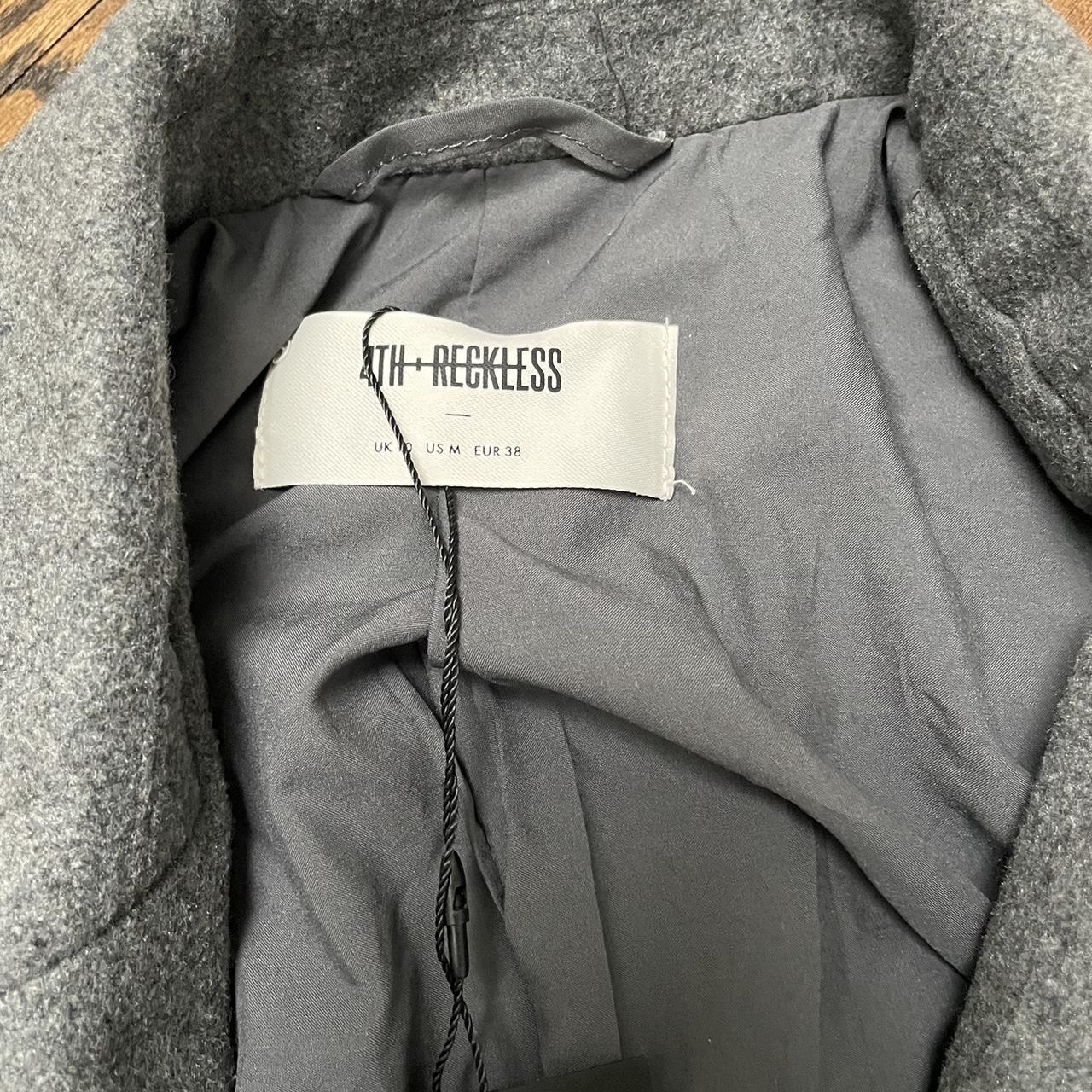 4th & Reckless Women's Grey and Black Coat | Depop