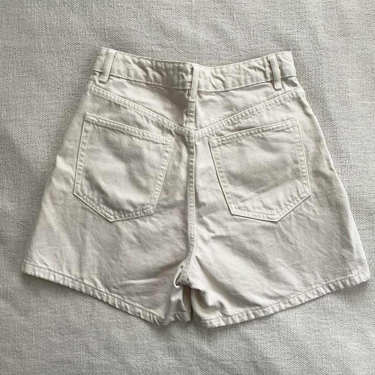 Zara Women's Cream Shorts | Depop