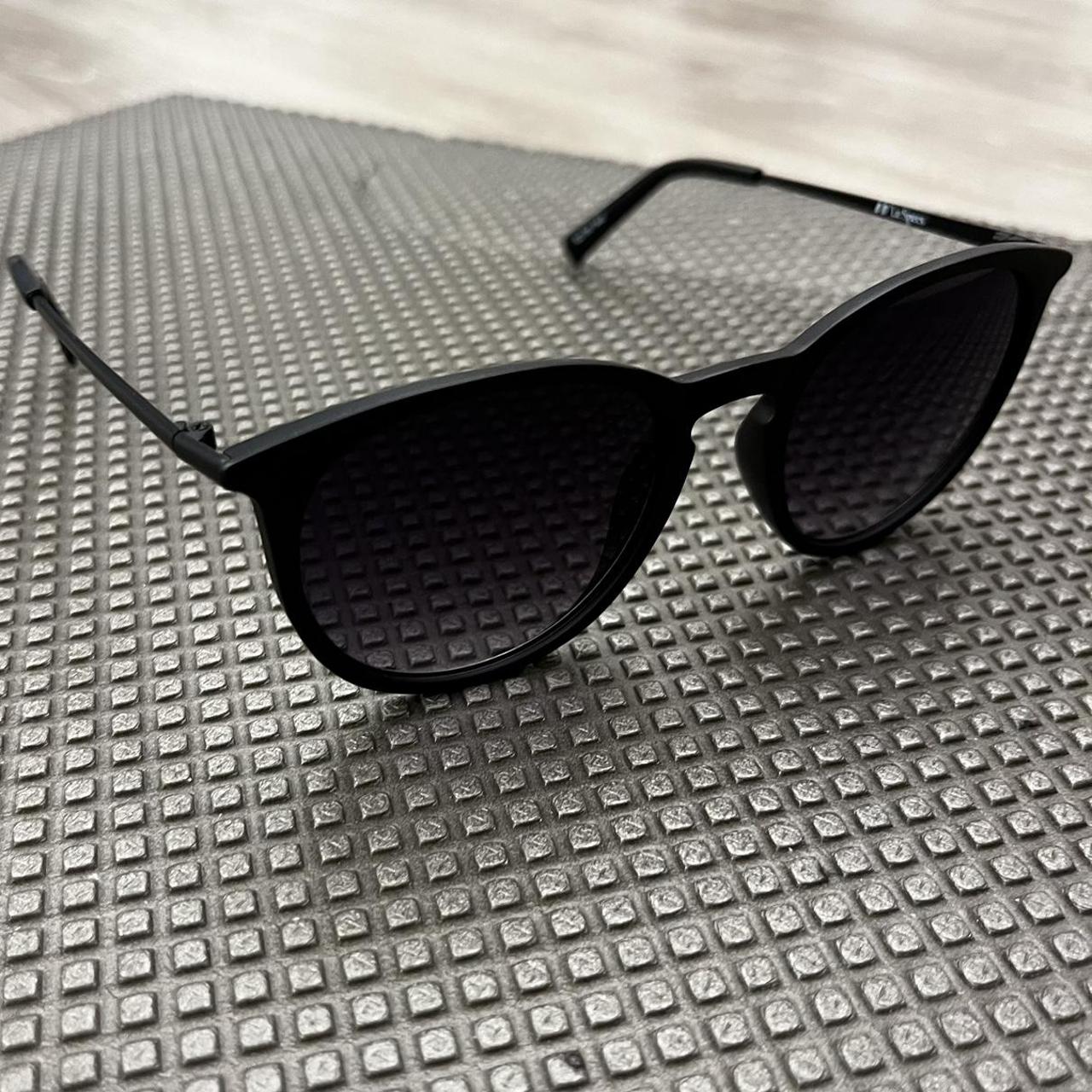 Le Specs Men's Black Sunglasses | Depop
