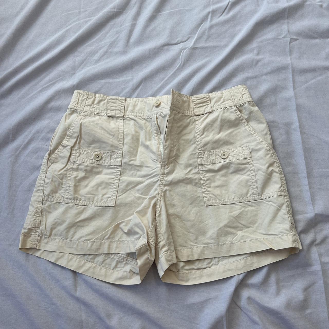 Gap mini cargo shorts Size 6 - Depop