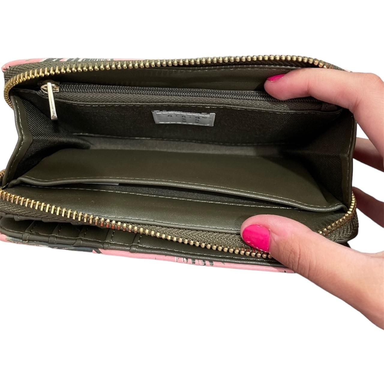 This is a Andeawy palm tree wallet - Depop