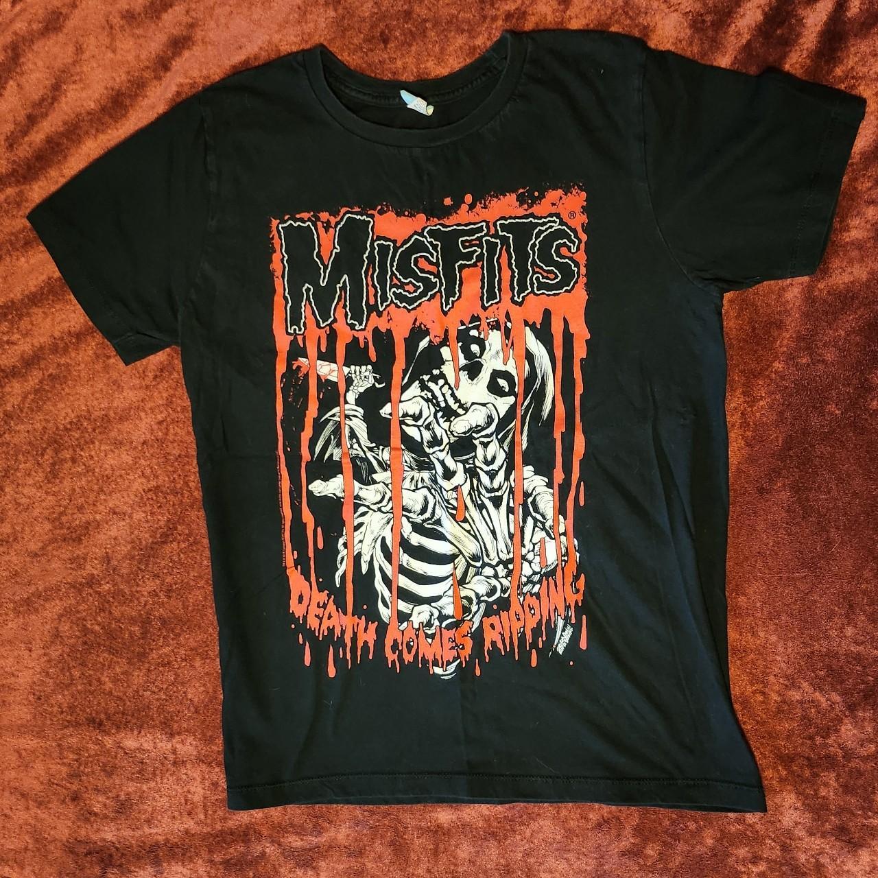 unisex M misfits "death comes ripping" shirt. had... - Depop