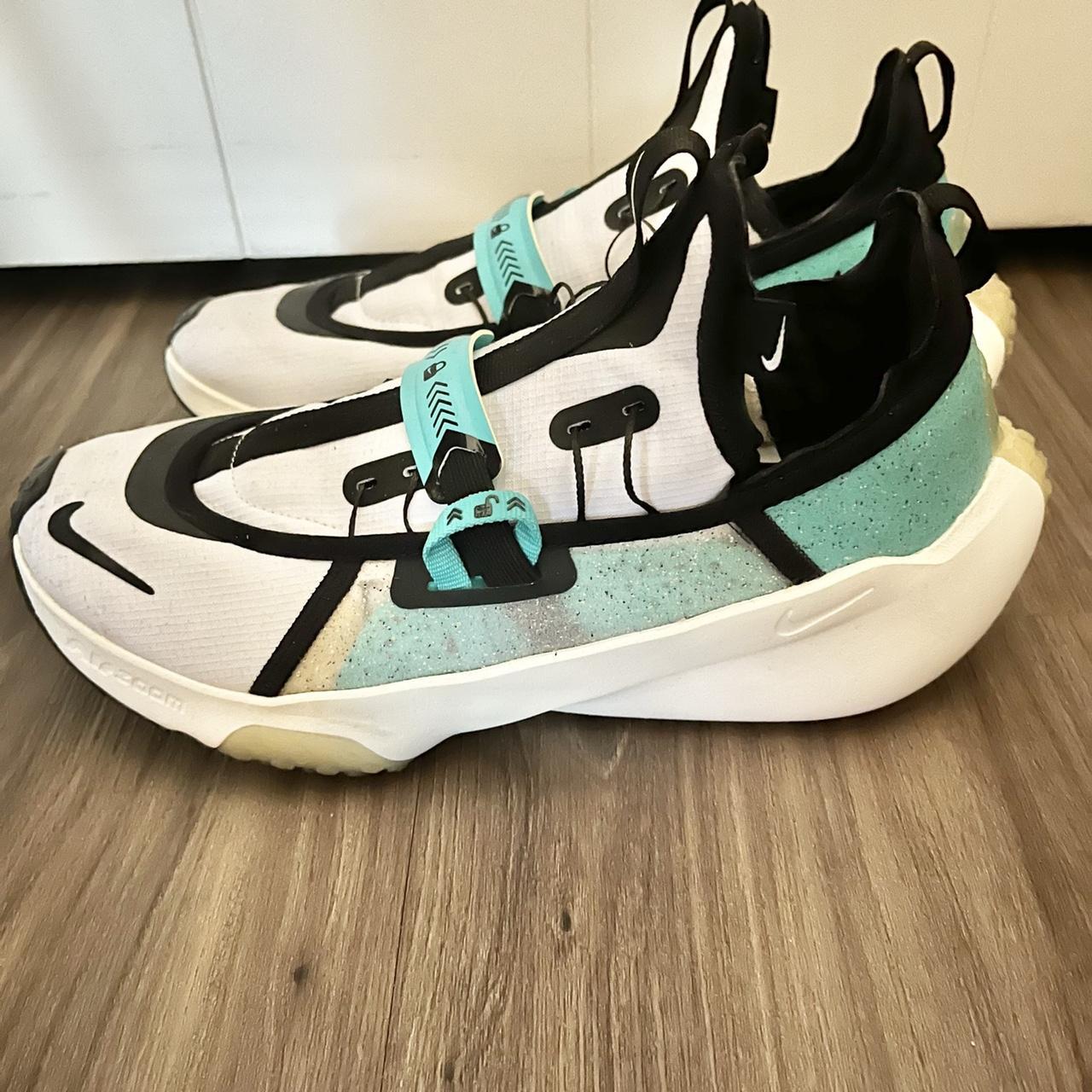 Nike Women's Black and White Trainers | Depop