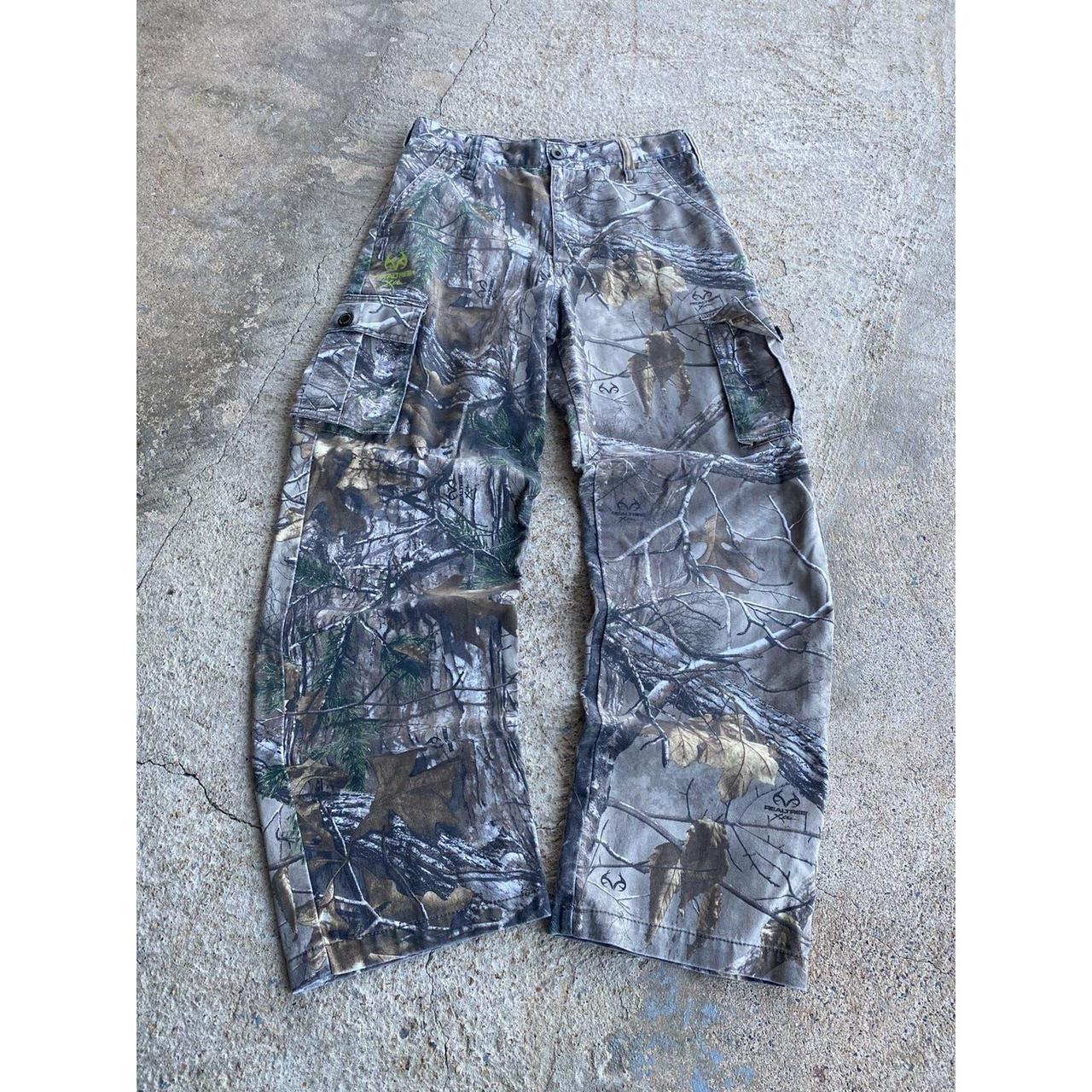 Vintage Y2K Realtree Camo Faded Cargo Baggy... - Depop