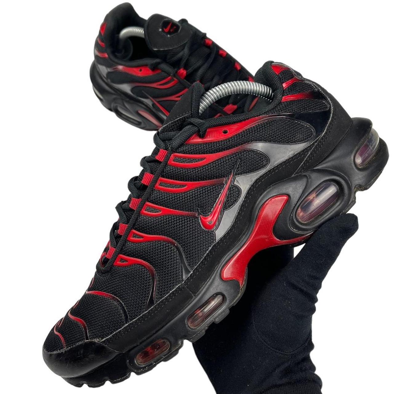 Nike Men's Black and Red Trainers | Depop