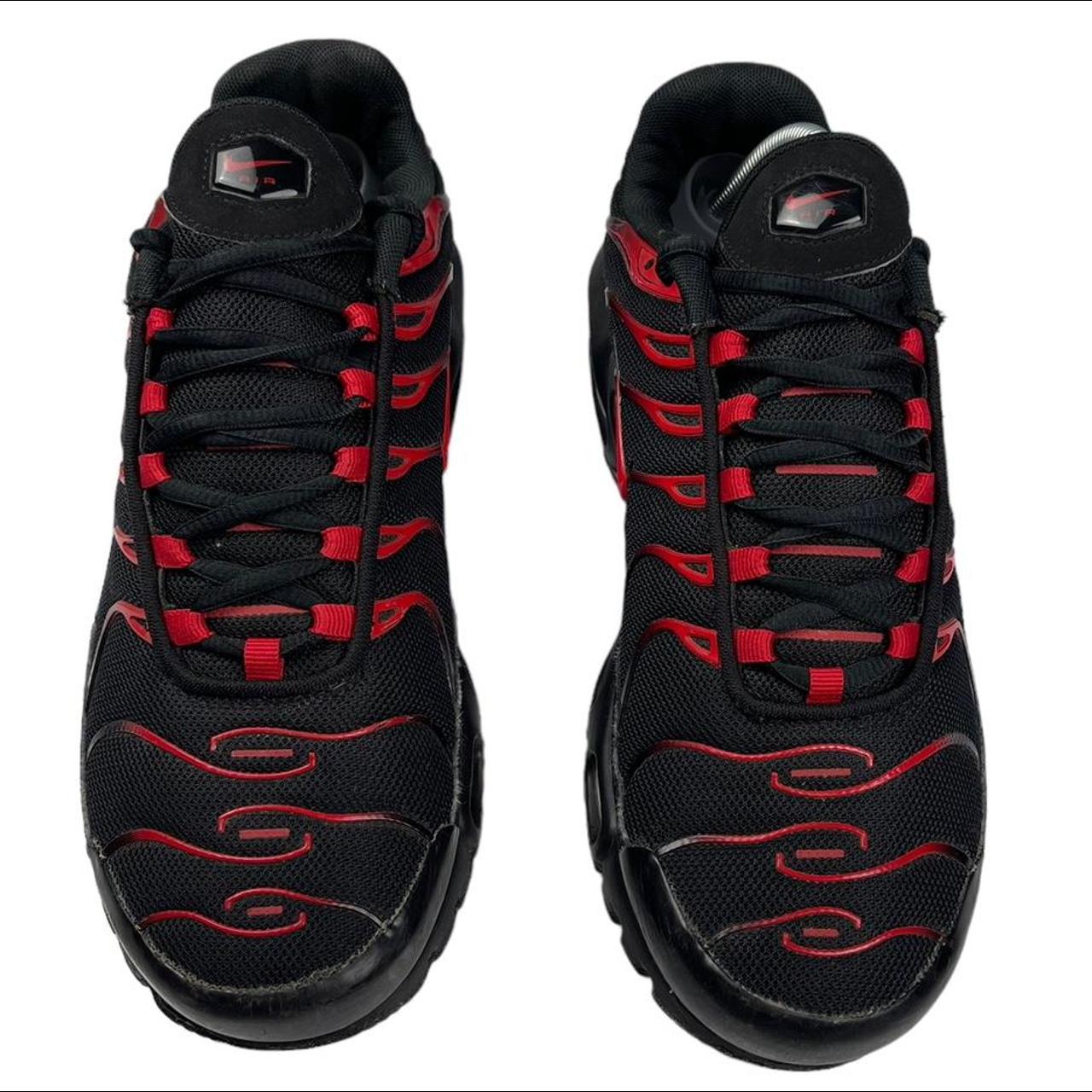 Nike Men's Black and Red Trainers | Depop