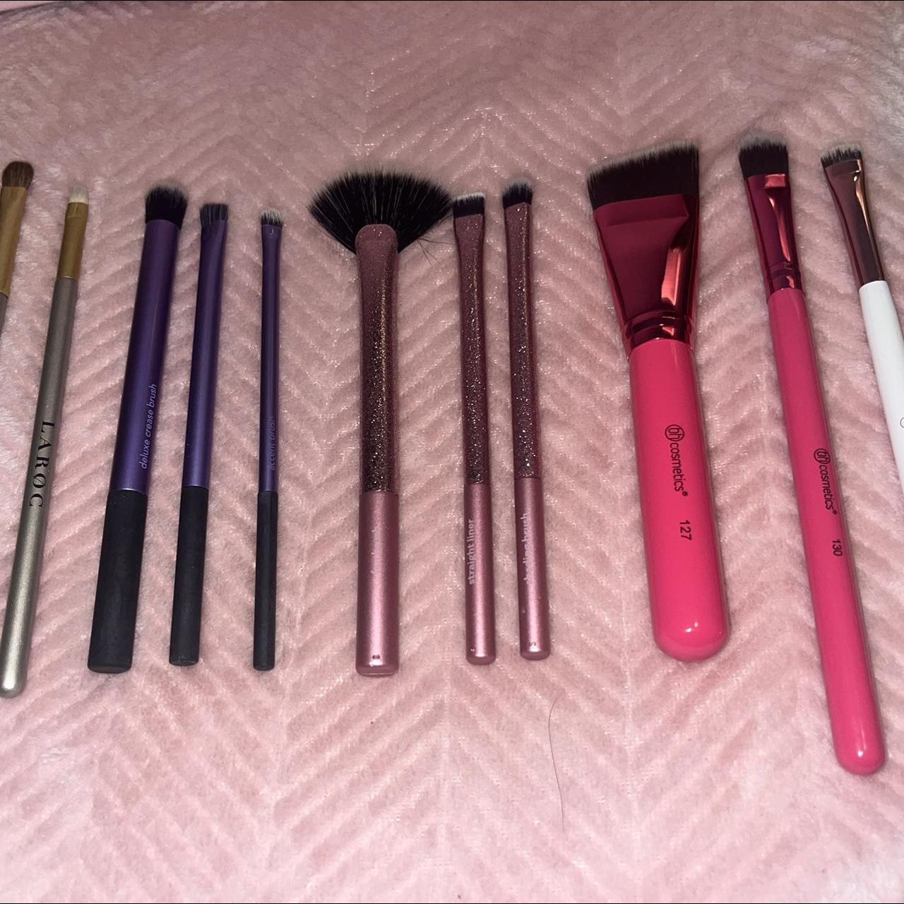 Random make up brushes Open to offers can sell... - Depop