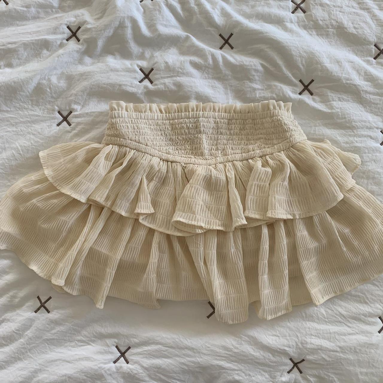 Repop-ing this f21 cream ruffle mini skirt Size... - Depop