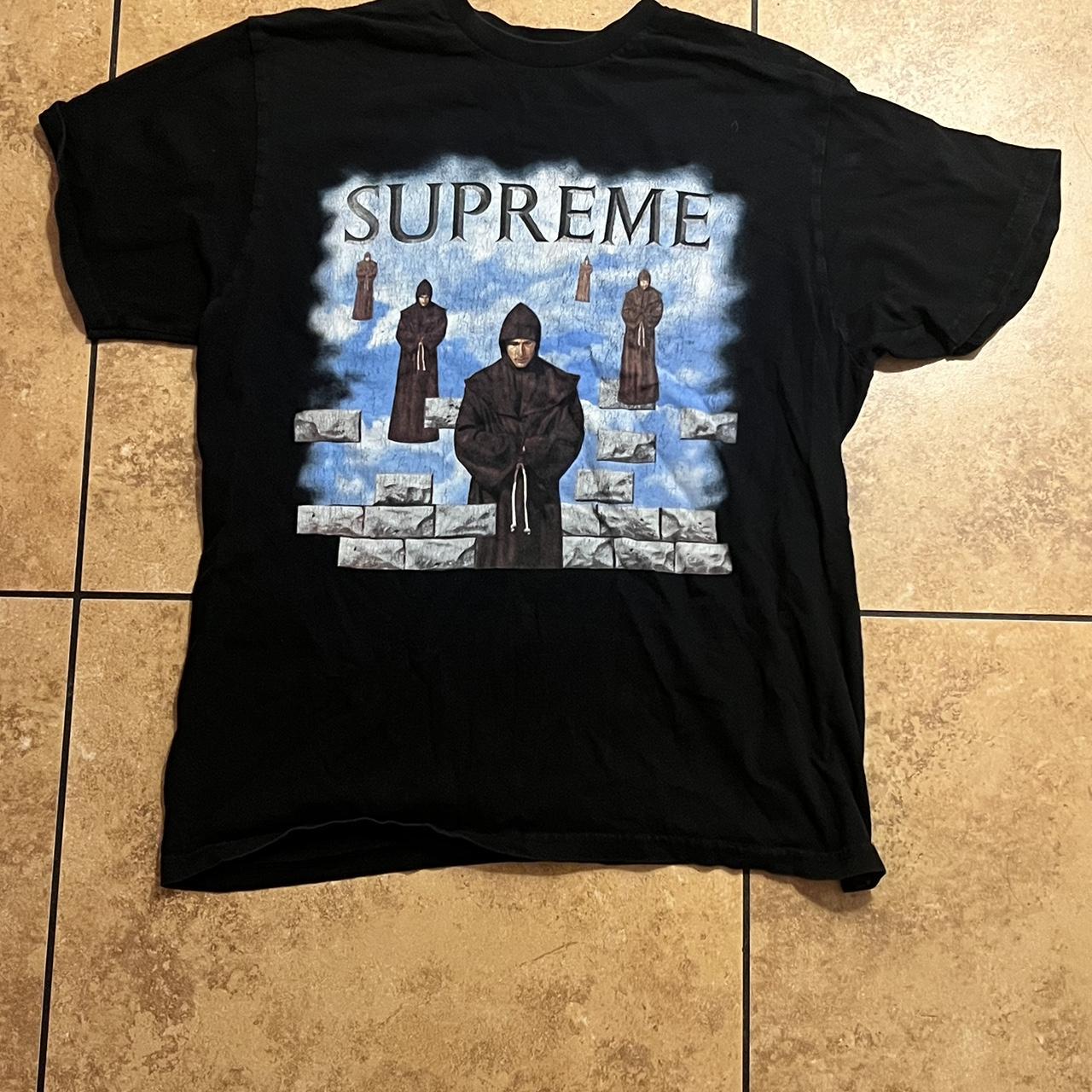 Supreme tee Size L - Depop