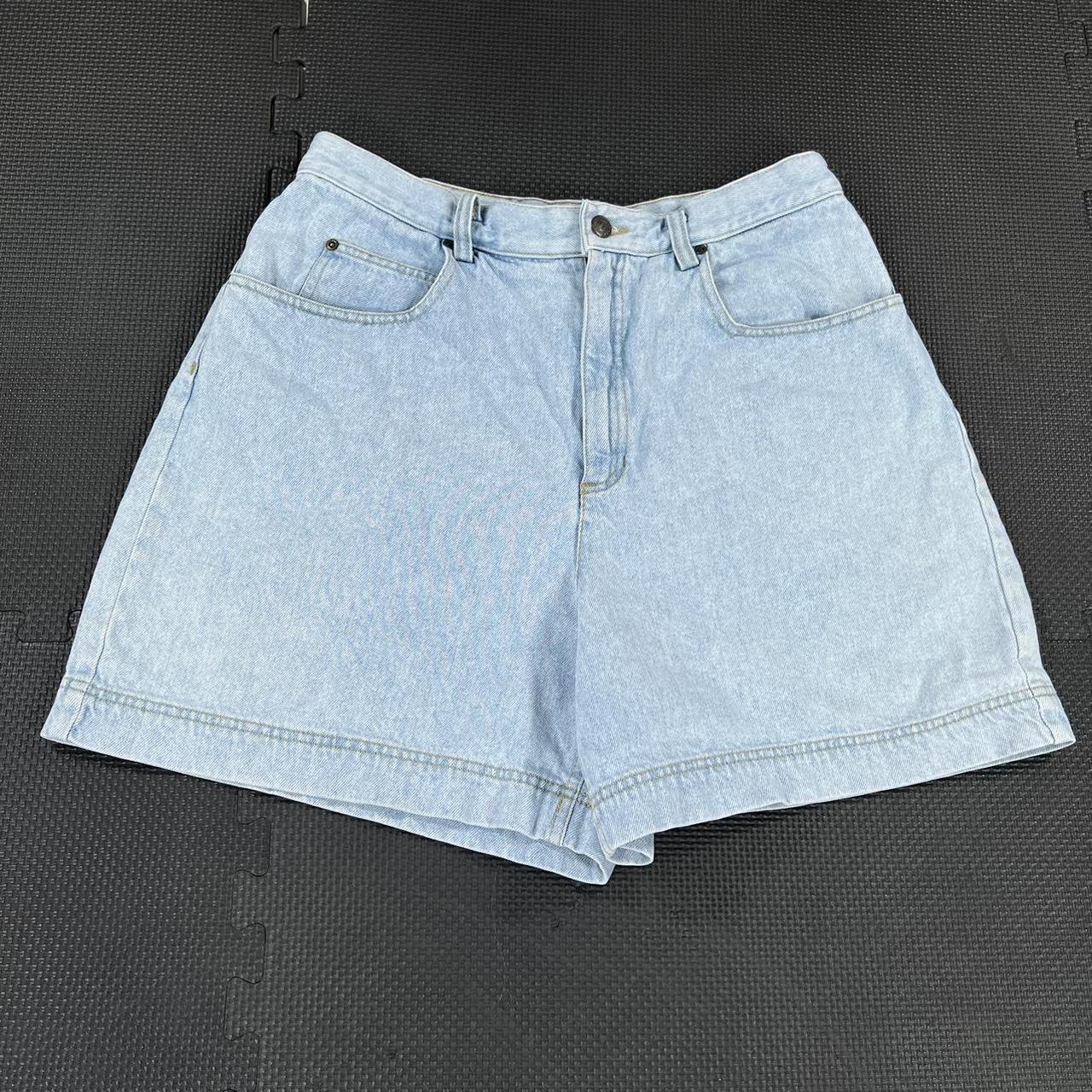 Vintage Liz Wear Shorts Women 14 (32") Blue Denim... - Depop