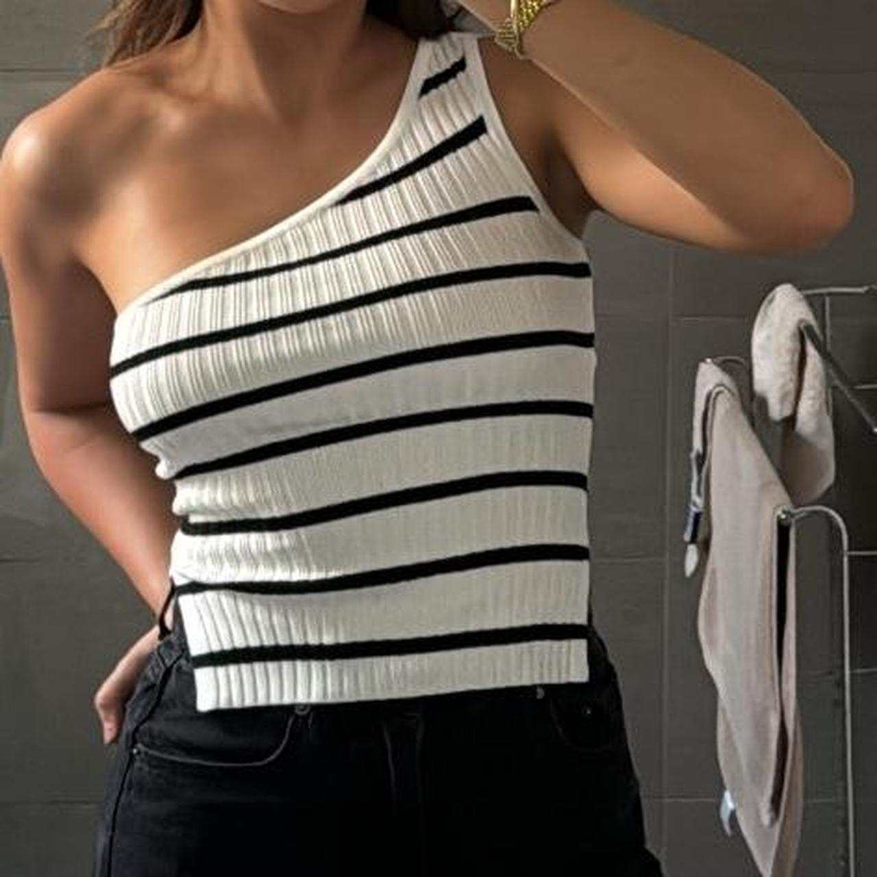 Glassons one shoulder top - Depop