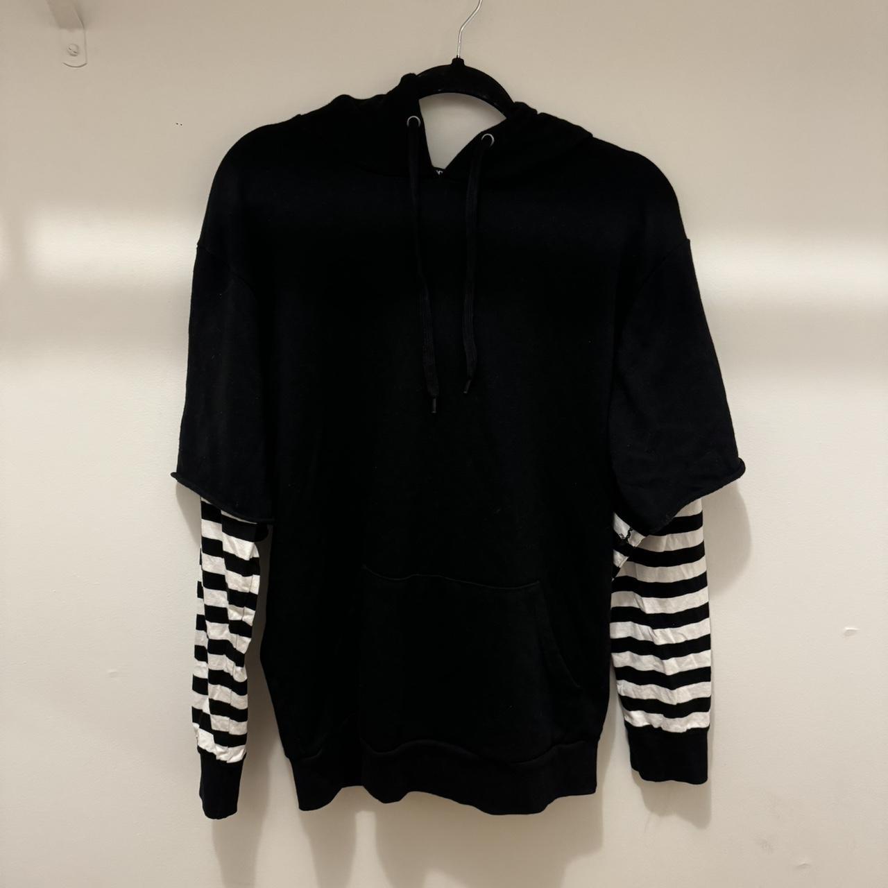 Hot Topic long sleeve Size small Good condition - Depop