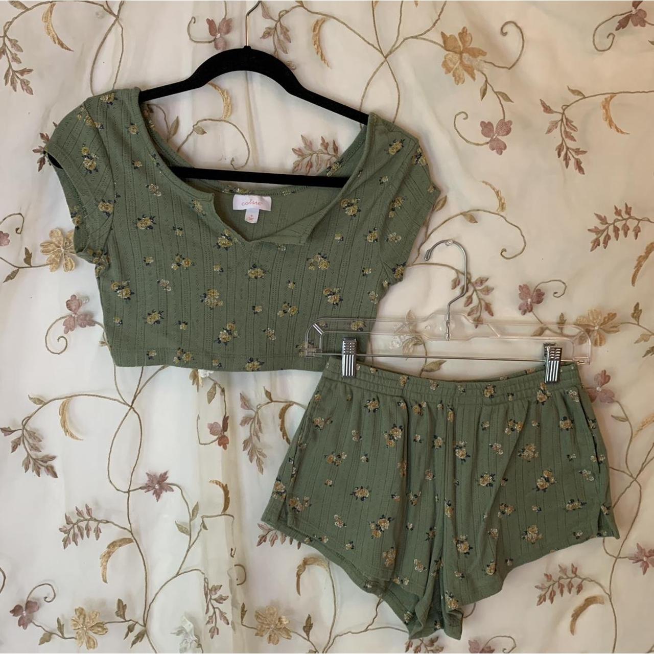 Adorable green and floral pj set! Size... - Depop